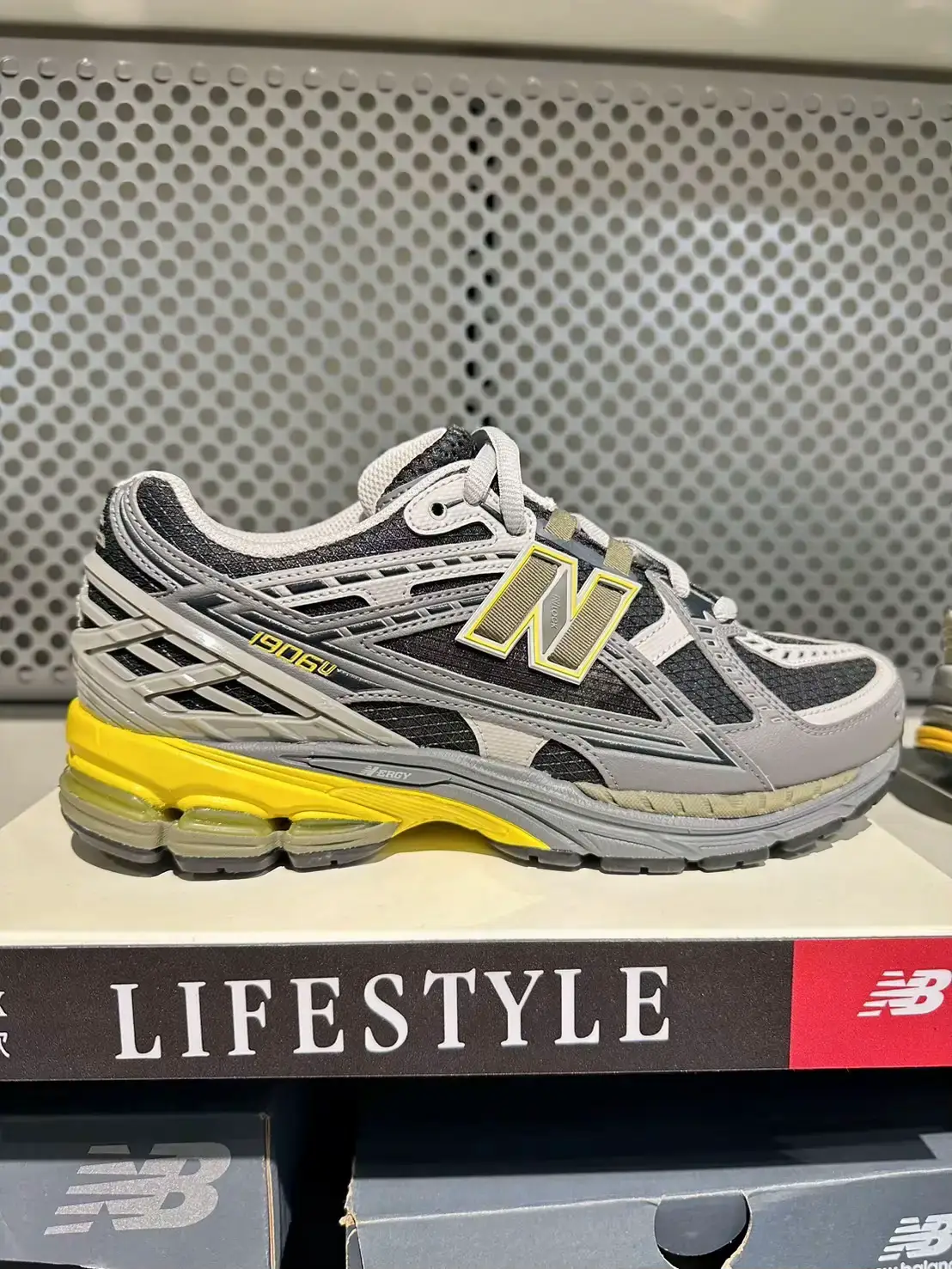 New balance 1906R ไต้หวัน ถูกมาก!! | แกลเลอรีที่โพสต์โดย vyws. | Lemon8