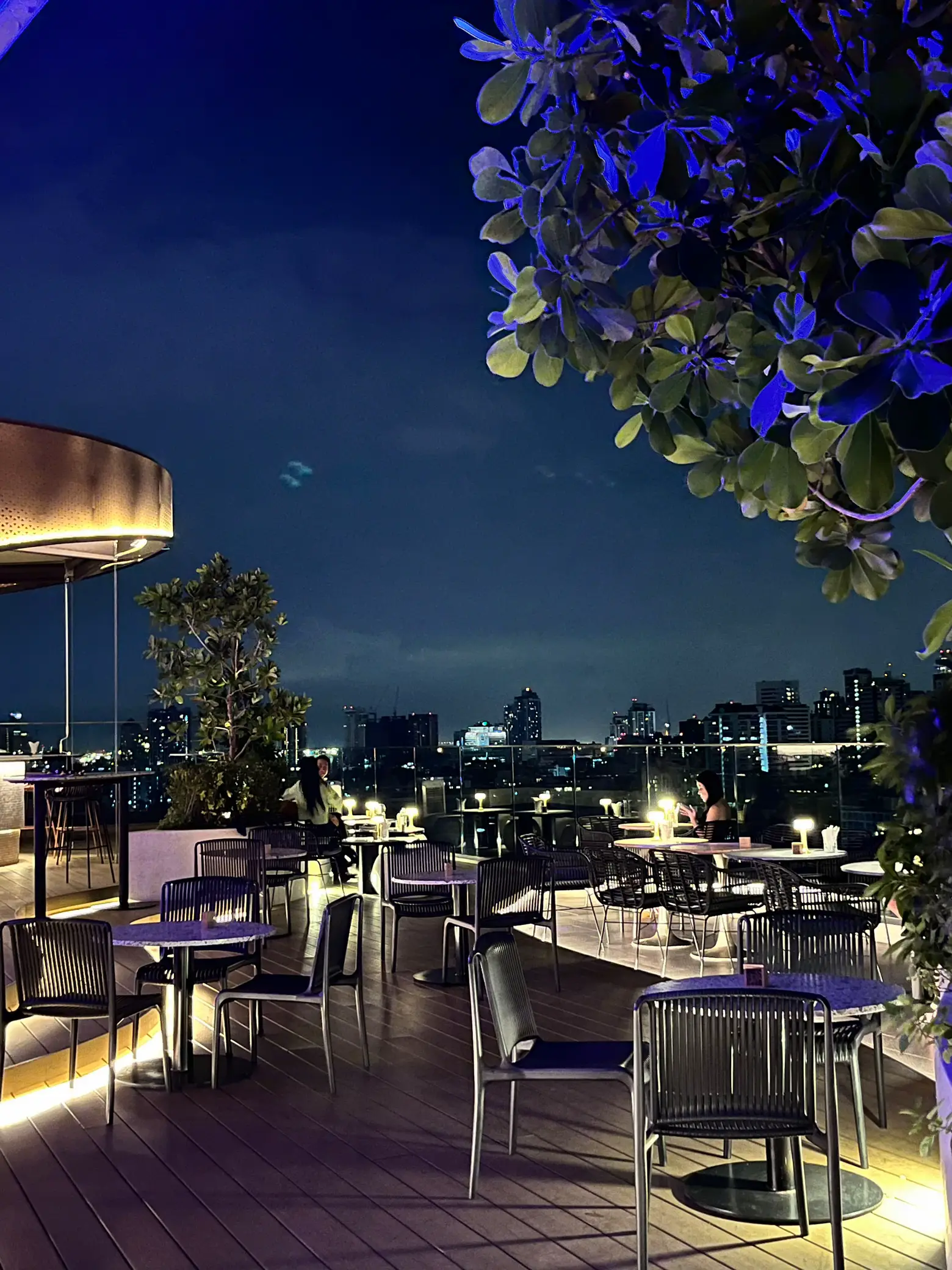 dinner กับแก๊งเพื่อนสาว Sol&Luna Rooftop บนตึกสูงชั้น 15 🥂 | แกลเลอรี ...