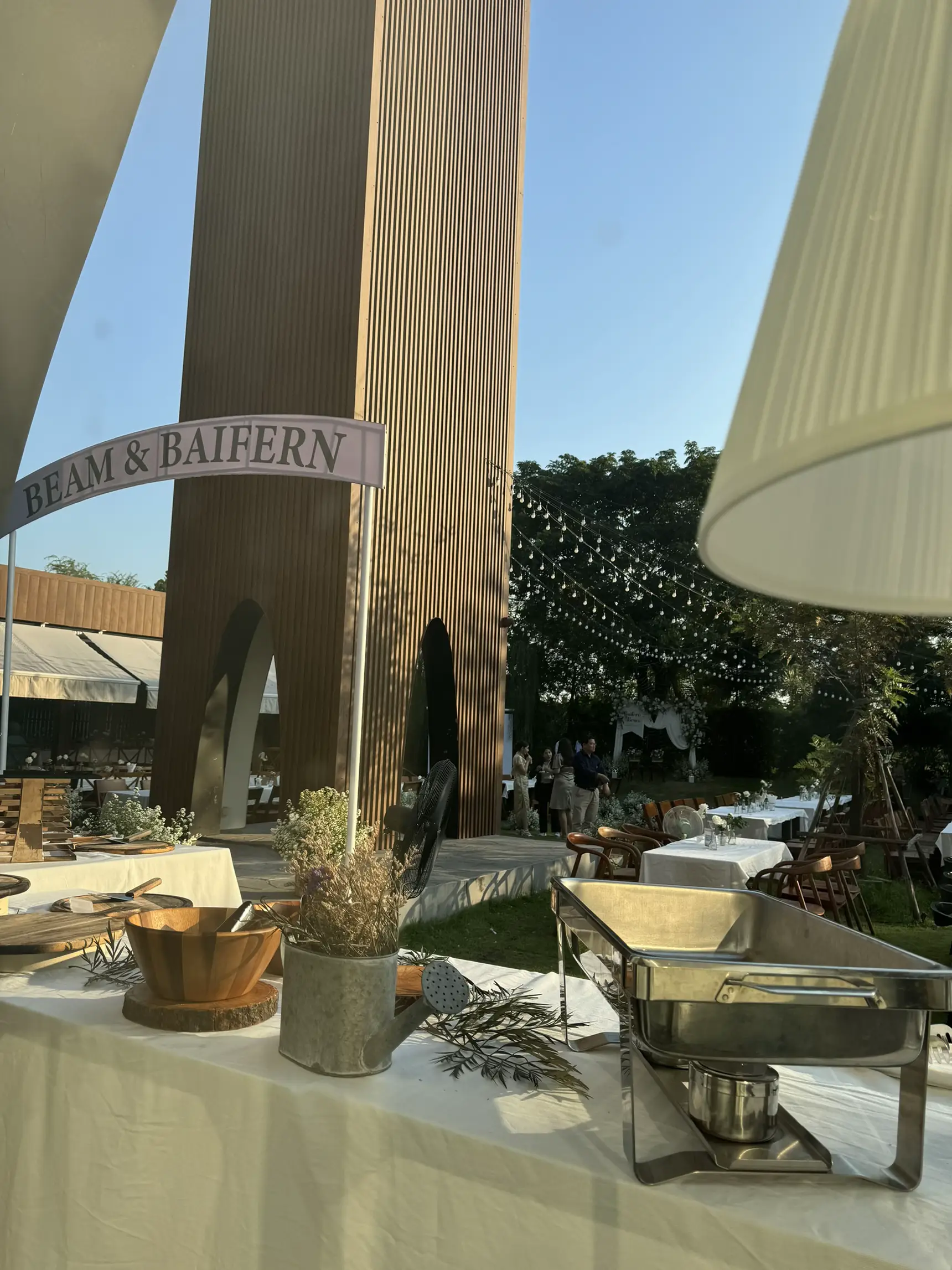 สีเสื้อขับผิว กับคาเฟ่ฝั่งธนบุรี🍰 | แกลเลอรีที่โพสต์โดย Busaraptc | Lemon8