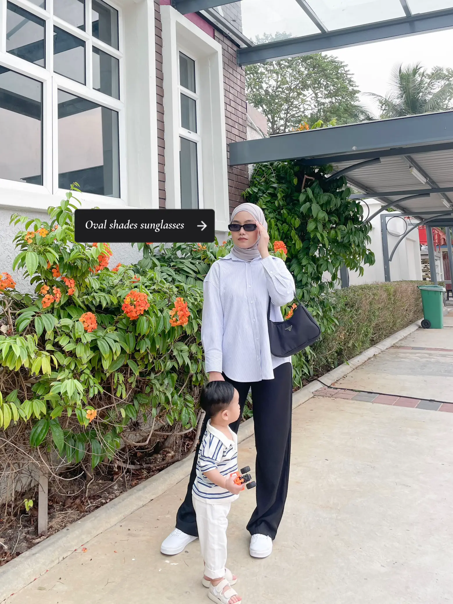 How i style my Loose Simple Casual Poplin Stripe | แกลเลอรีที่โพสต์โดย Tira Razallee | Lemon8