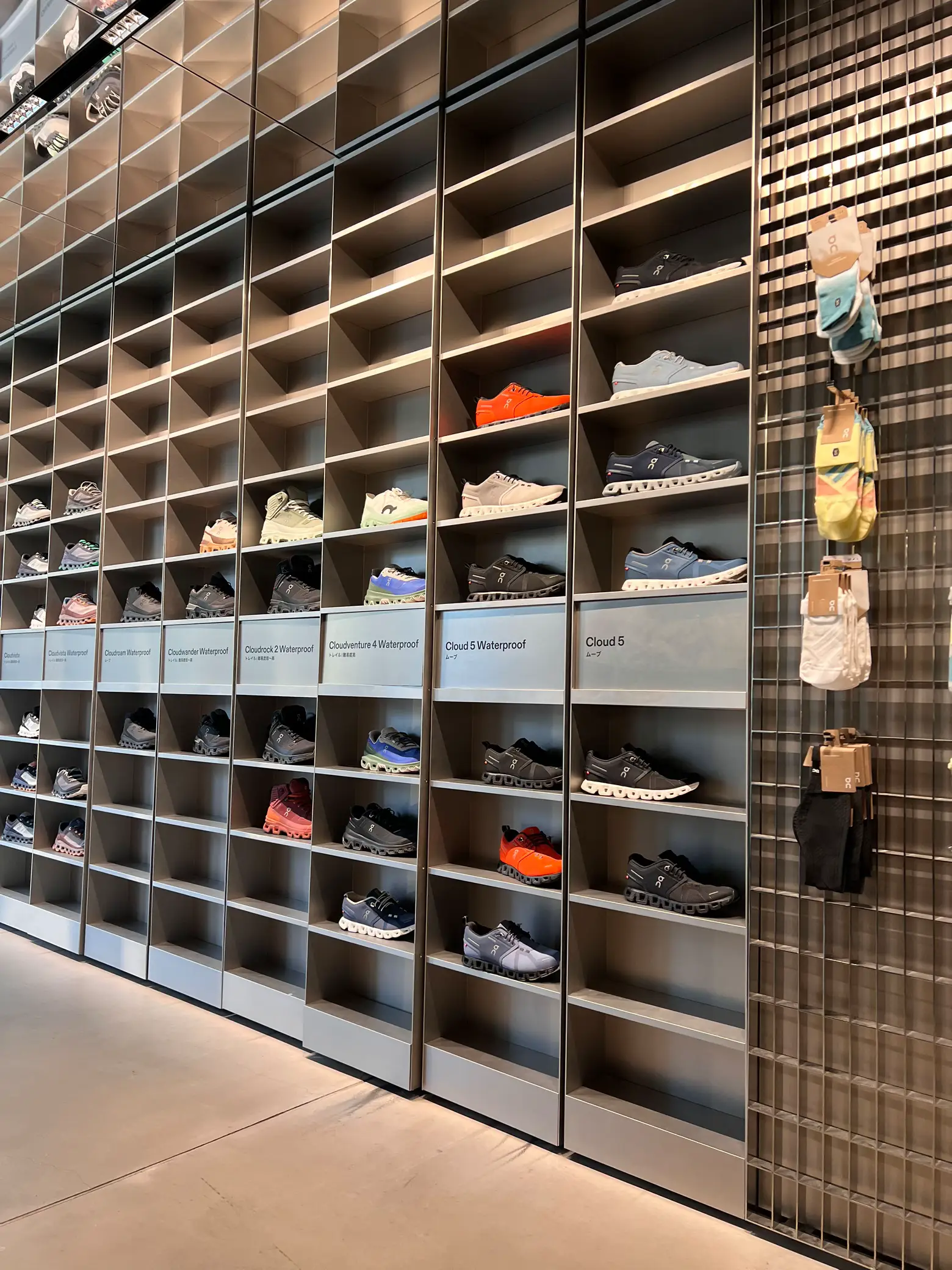 รีวิวช้อป ON CLOUD ที่ญี่ปุ่น คุ้มค่าแก่การต่อคิวรอไหม? | แกลเลอรีที่ ...