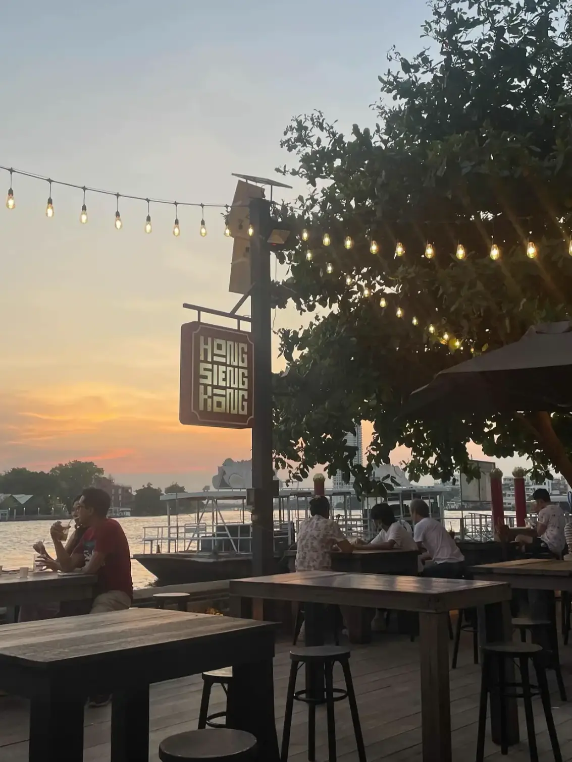 Hong Sieng Kong 🌞 คาเฟ่บรรยากาศชิว ริมแม่น้ำเจ้าพระยา | แกลเลอรีที่ ...