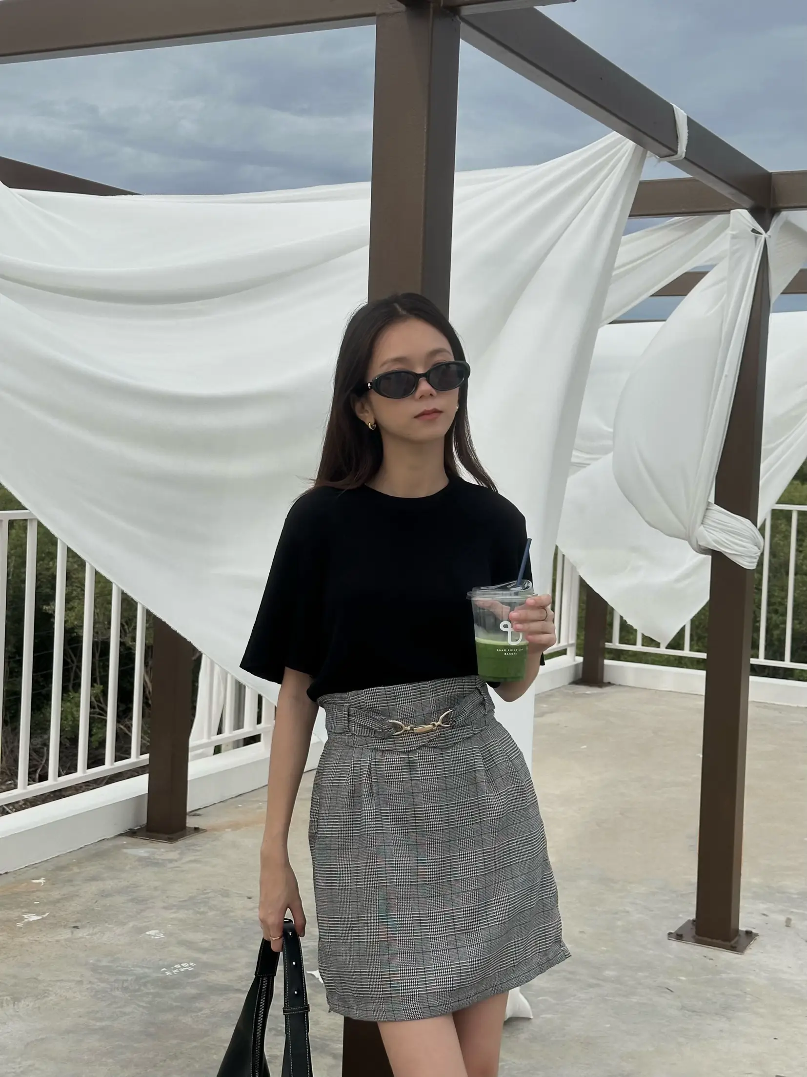 OUTFIT INSPO • all black & gold jewelry 🐈‍⬛ | แกลเลอรีที่โพสต์โดย jry | Lemon8