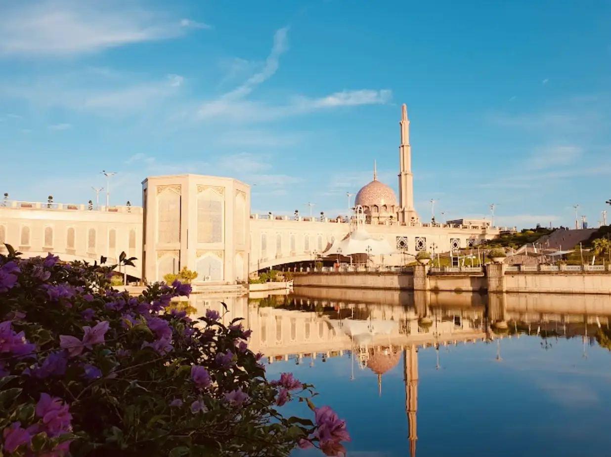 𝑷𝒖𝒕𝒓𝒂 𝑴𝒐𝒔𝒒𝒖𝒆 มัสยิดสีชมพูที่มาเลเซีย 🇲🇾 | แกลเลอรีที่โพสต์โดย Ging ♡ | Lemon8