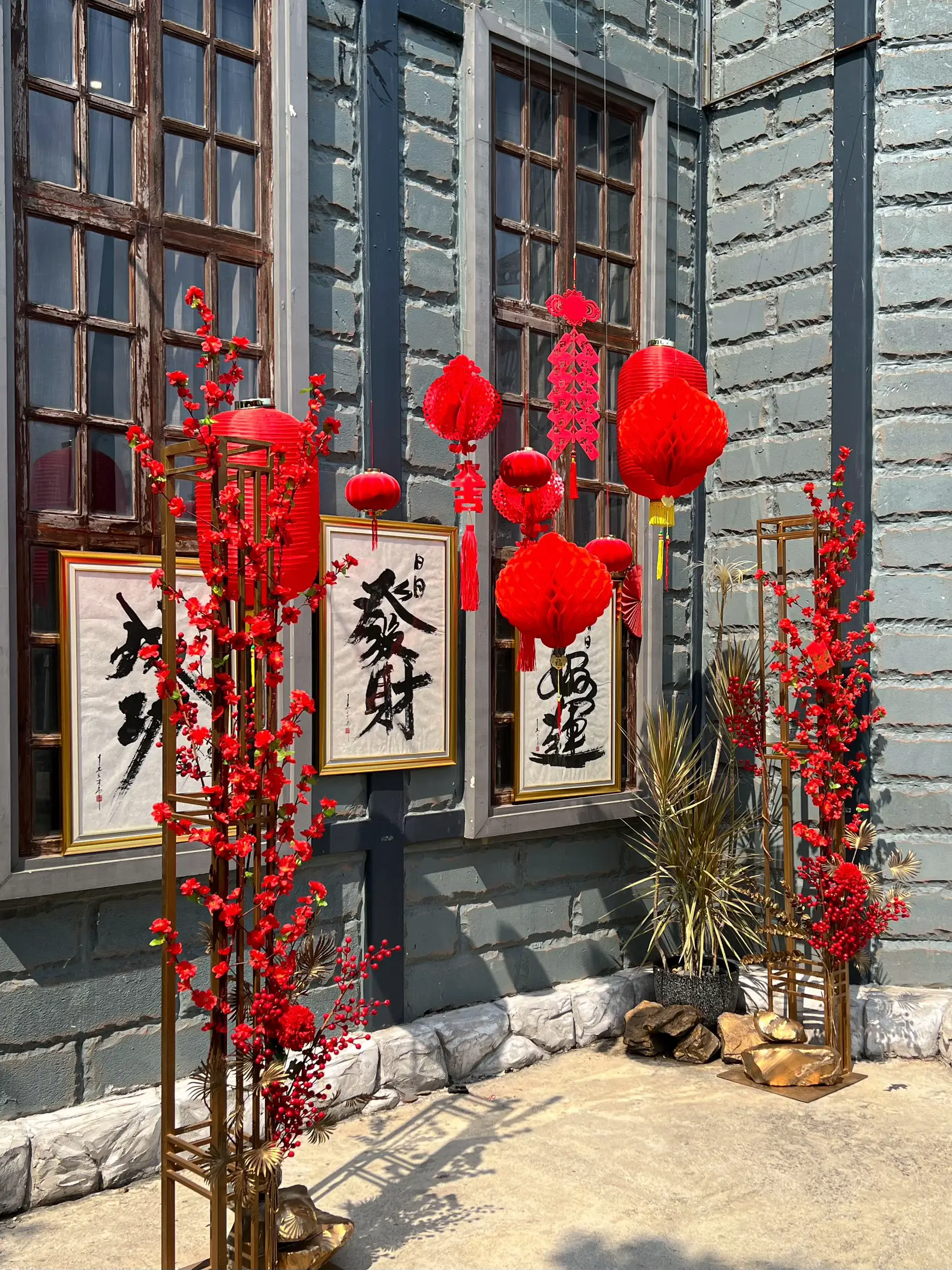 🧧คาเฟ่สไตล์ยุโรปกับธีมตรุษจีนต้อนรับปีมังกรสุดปัง🏮🐉 | แกลเลอรีที่โพสต์โดย Jabchaith | Lemon8