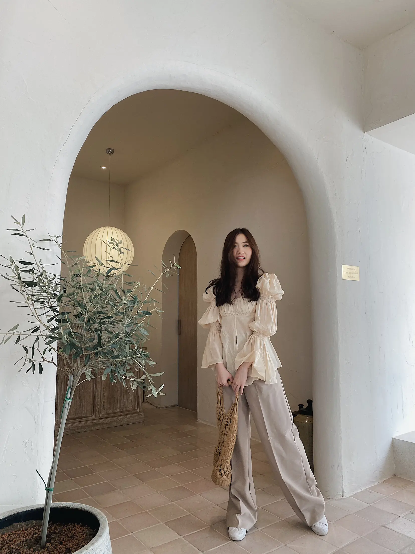 CAFE LOOK | ไอเดียแต่งตัวเที่ยวคาเฟ่ คุมโทนคุมใจ 🥐💖 #ootd | แกลเลอรีที่โพสต์โดย 「 JAYJUN ♡ | Lemon8