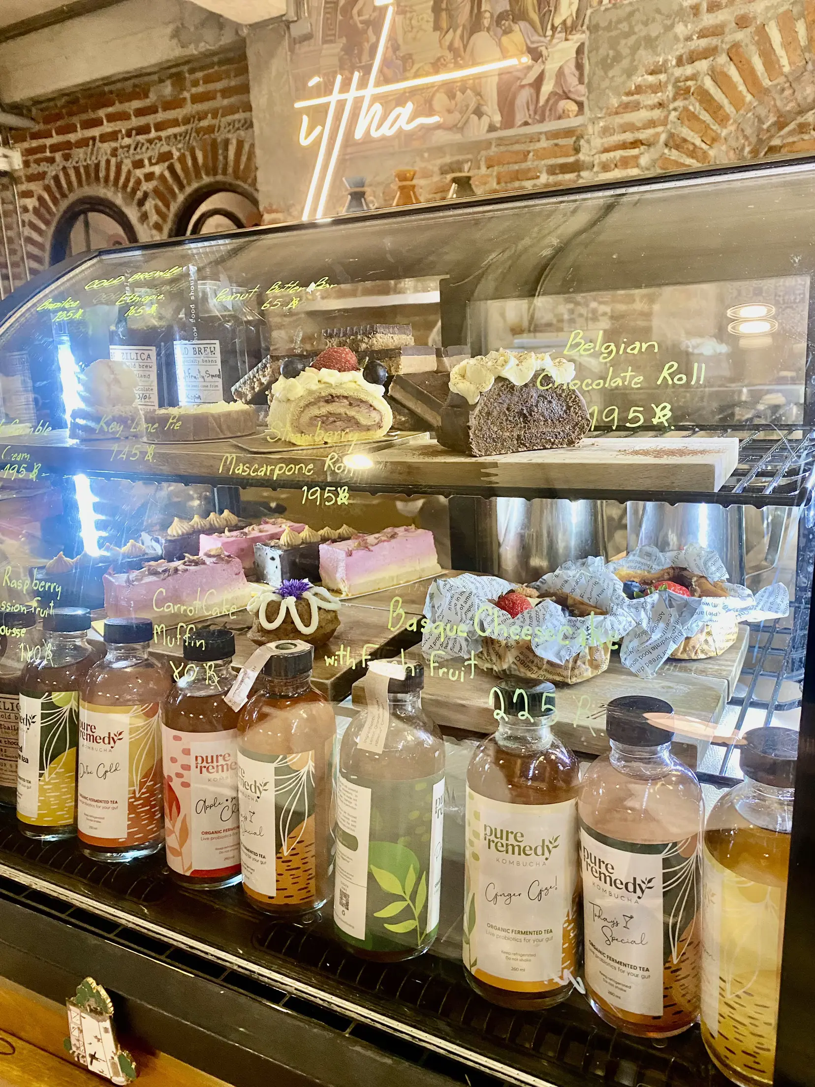 คาเฟ่ลับย่านพระโขนง @ittha | แกลเลอรีที่โพสต์โดย Mali | Lemon8