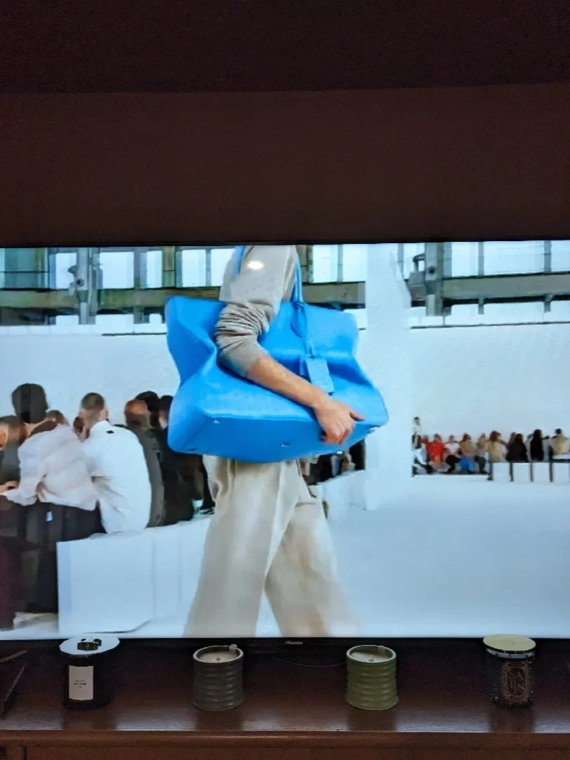 ของขวัญจาก Ferragamo Thailand + ดูแฟชั่นโชว์ | แกลเลอรีที่โพสต์โดย Pea Lemon8🍋 | Lemon8