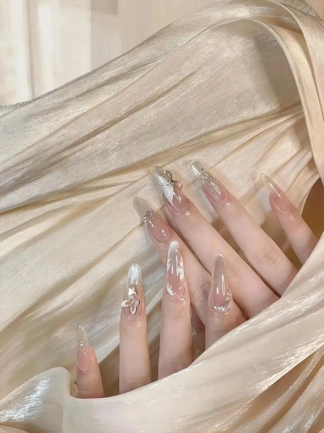 เล็บเจ้าสาวหรูหราขนาดนี้ 👰🏻‍♀️ ใครจะไม่ตกหลุมรักได้ล่ะ? | แกลเลอรีที่ ...