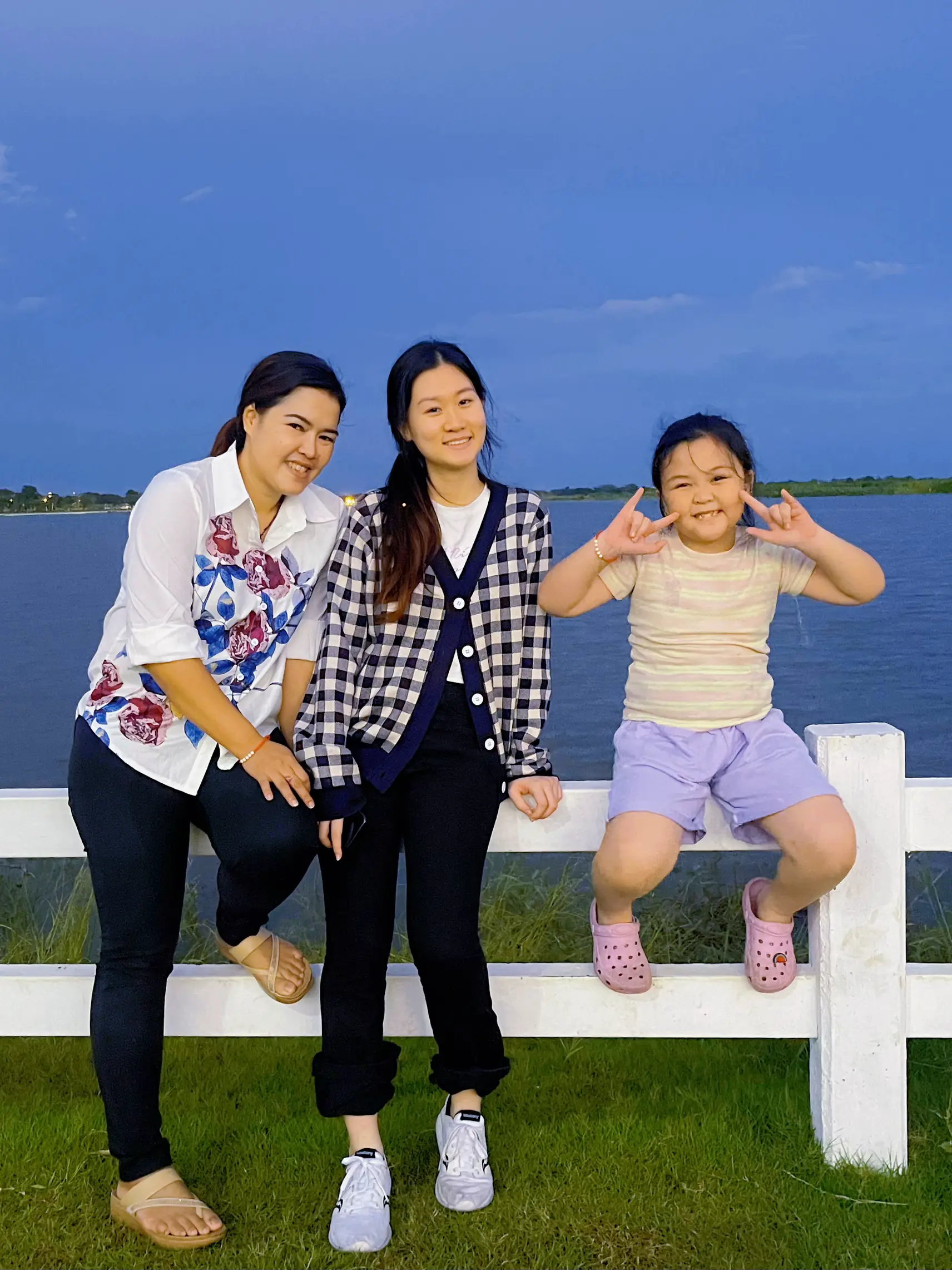 บึงสีไฟยามเย็น | แกลเลอรีที่โพสต์โดย Tawarop Jaidee | Lemon8