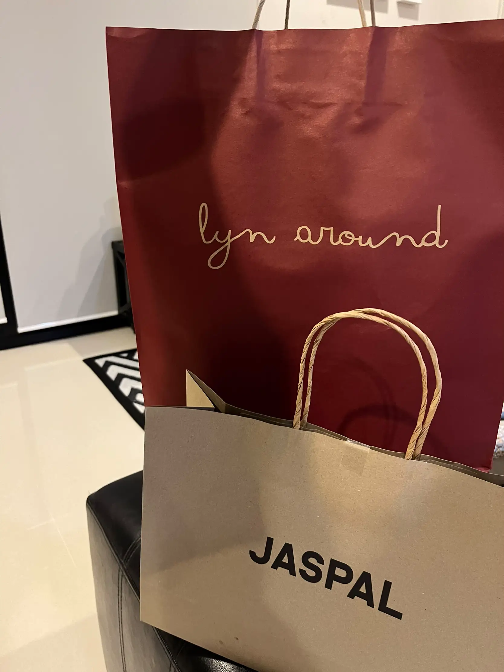 Lyn around & Jaspal ลดสูงสุด 90% 😍 | แกลเลอรีที่โพสต์โดย Ptpphat | Lemon8