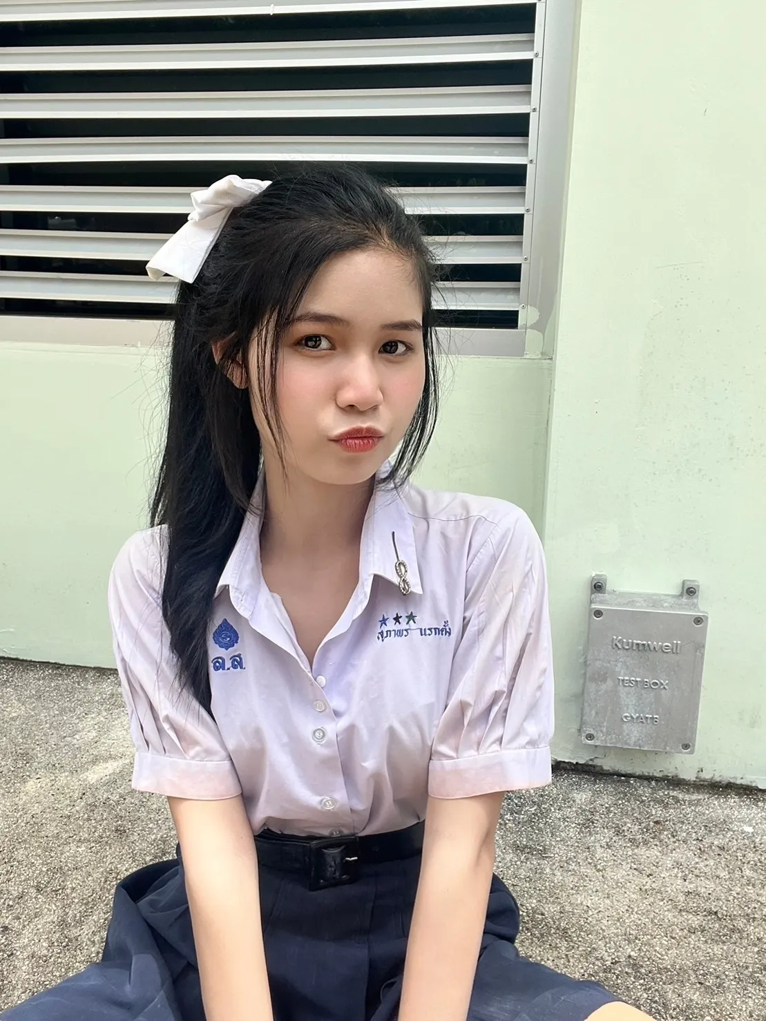 ท่านั่งโพสต์ชุดนักเรียน น่ารักๆ🤪‼️ | แกลเลอรีที่โพสต์โดย KI.MO💕 | Lemon8