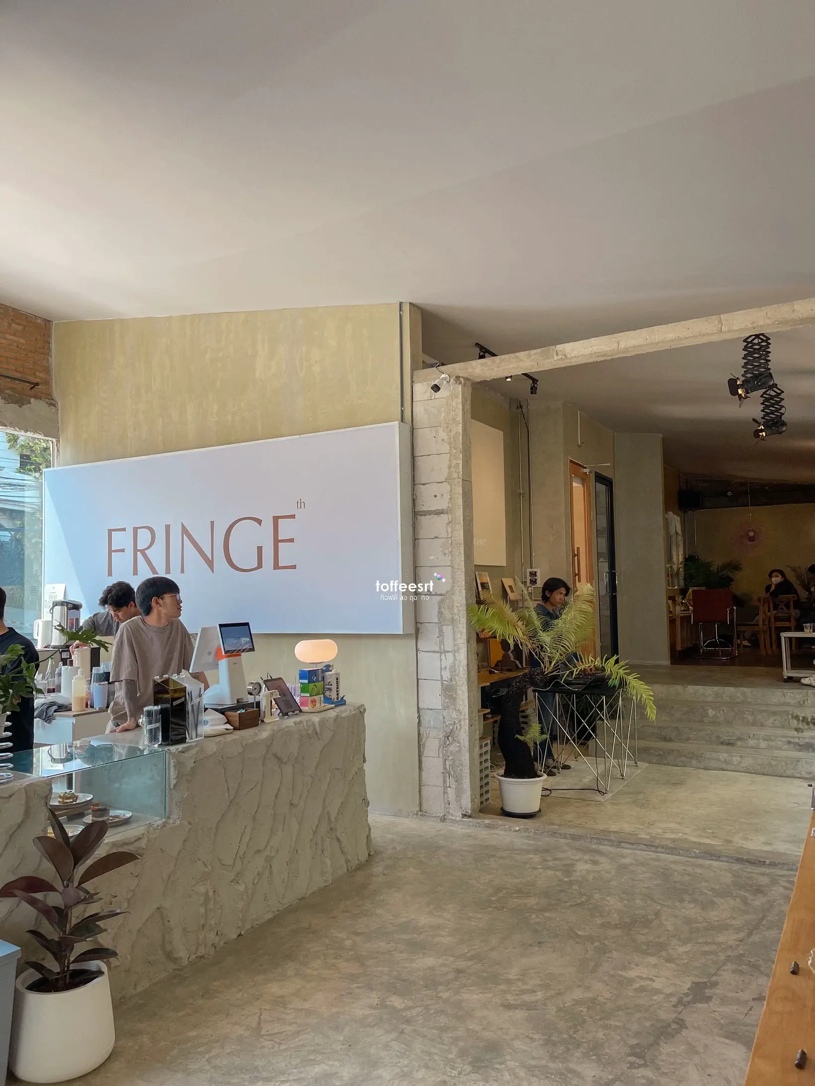 FRINGE คาเฟ่เชียงใหม่ แถวช้างม่อย แสงสวย มุมถ่ายรูปเยอะ | แกลเลอรีที่ ...