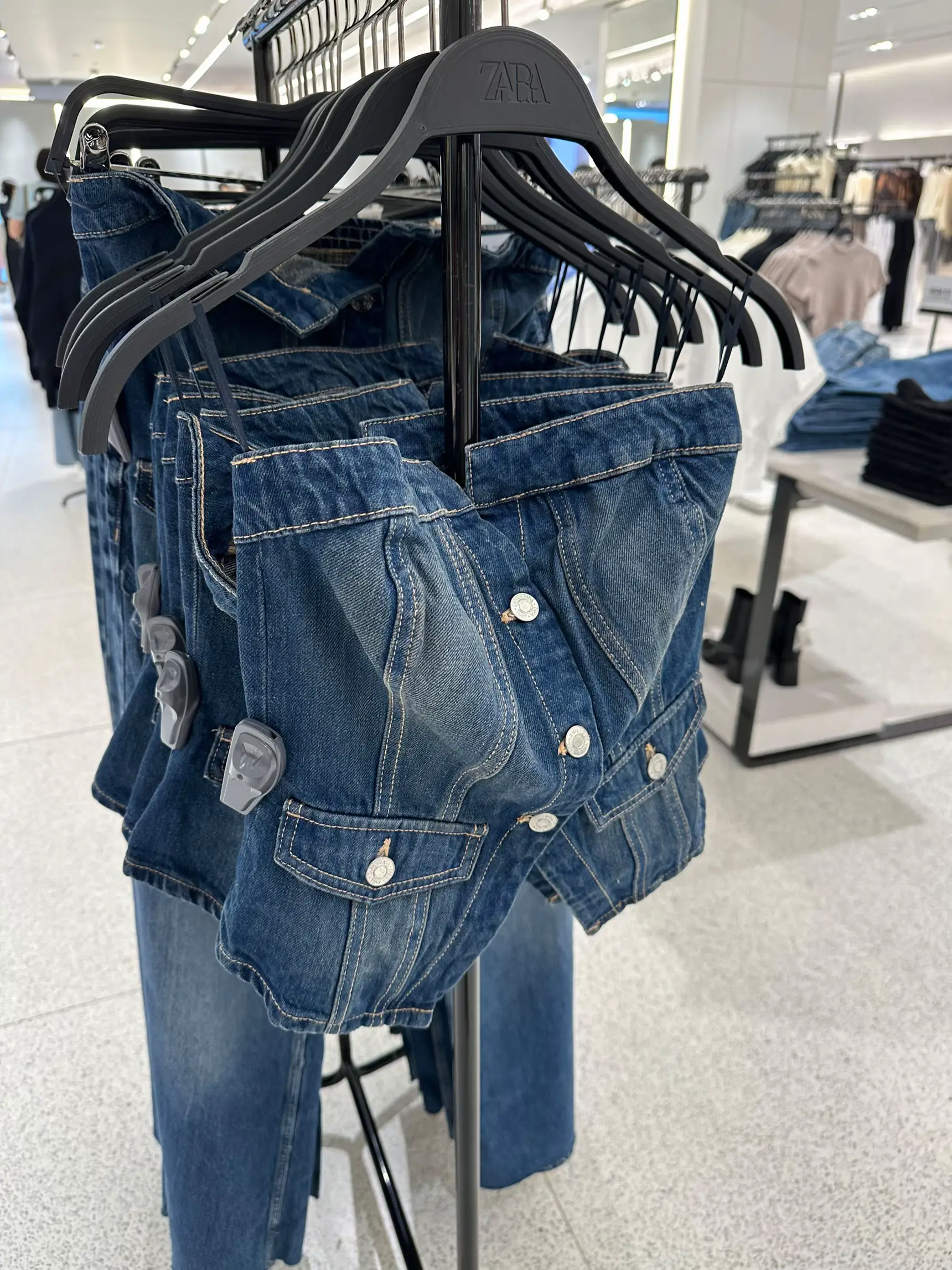 ZARA Jeans Collection | ยีนส์ เก๋ไม่มีเอ้าท์ รวมไอเท็มปัง👖 | แกลเลอรีที่โพสต์โดย Jun Imai | Lemon8