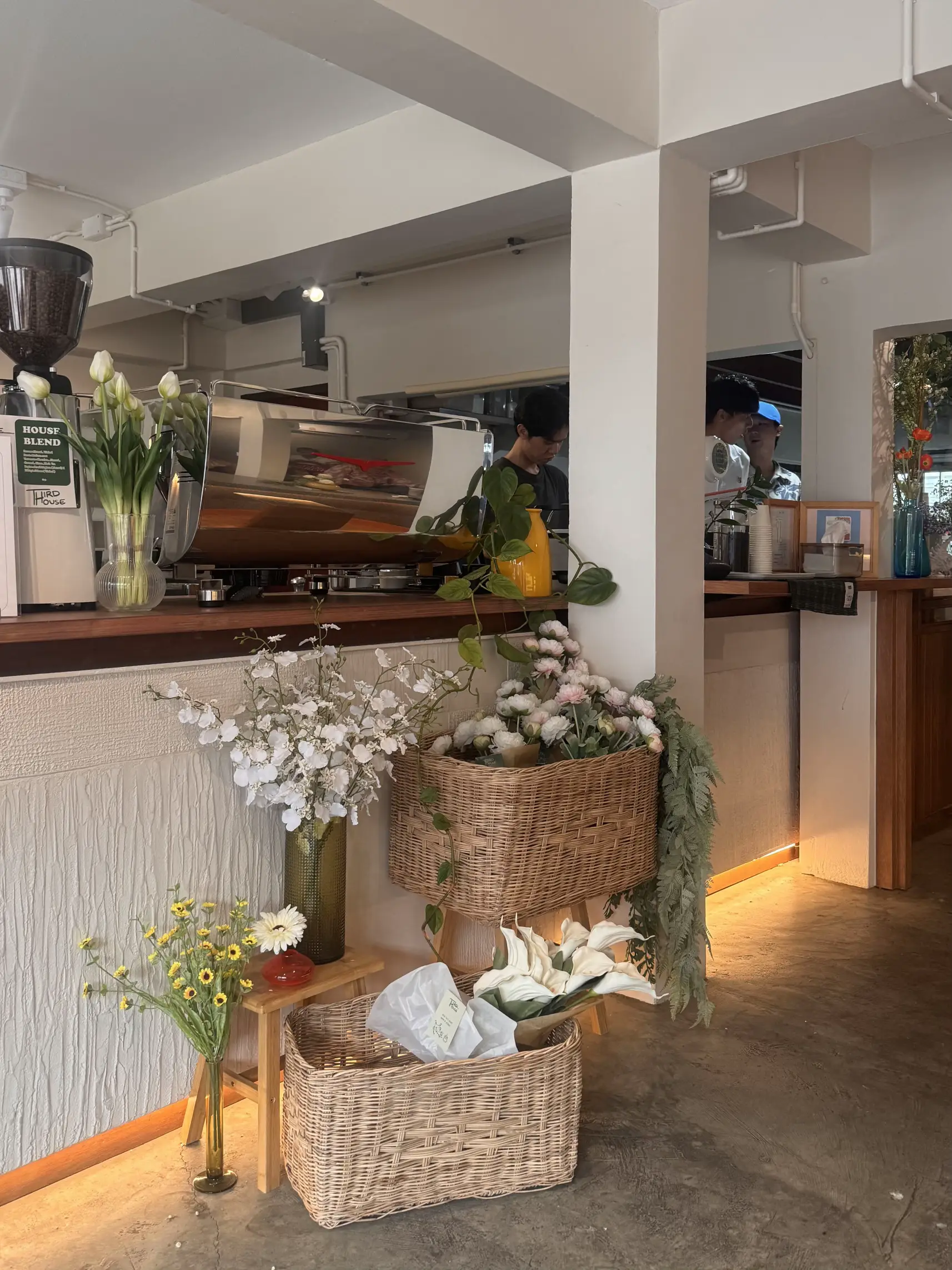 Third House Café คาเฟ่ที่ถ่ายรูปสวยทุกมุม | แกลเลอรีที่โพสต์โดย lhinlhin | Lemon8