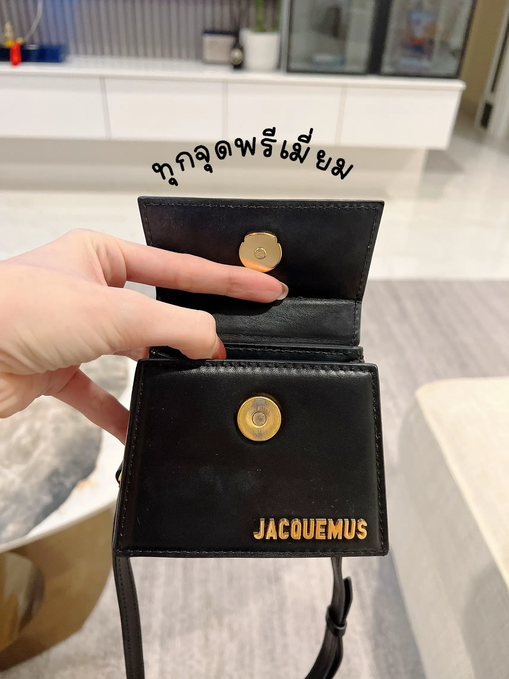 JACQUEMUS เป๋าใบจิ๋ว🖤 | แกลเลอรีที่โพสต์โดย Bella | Lemon8