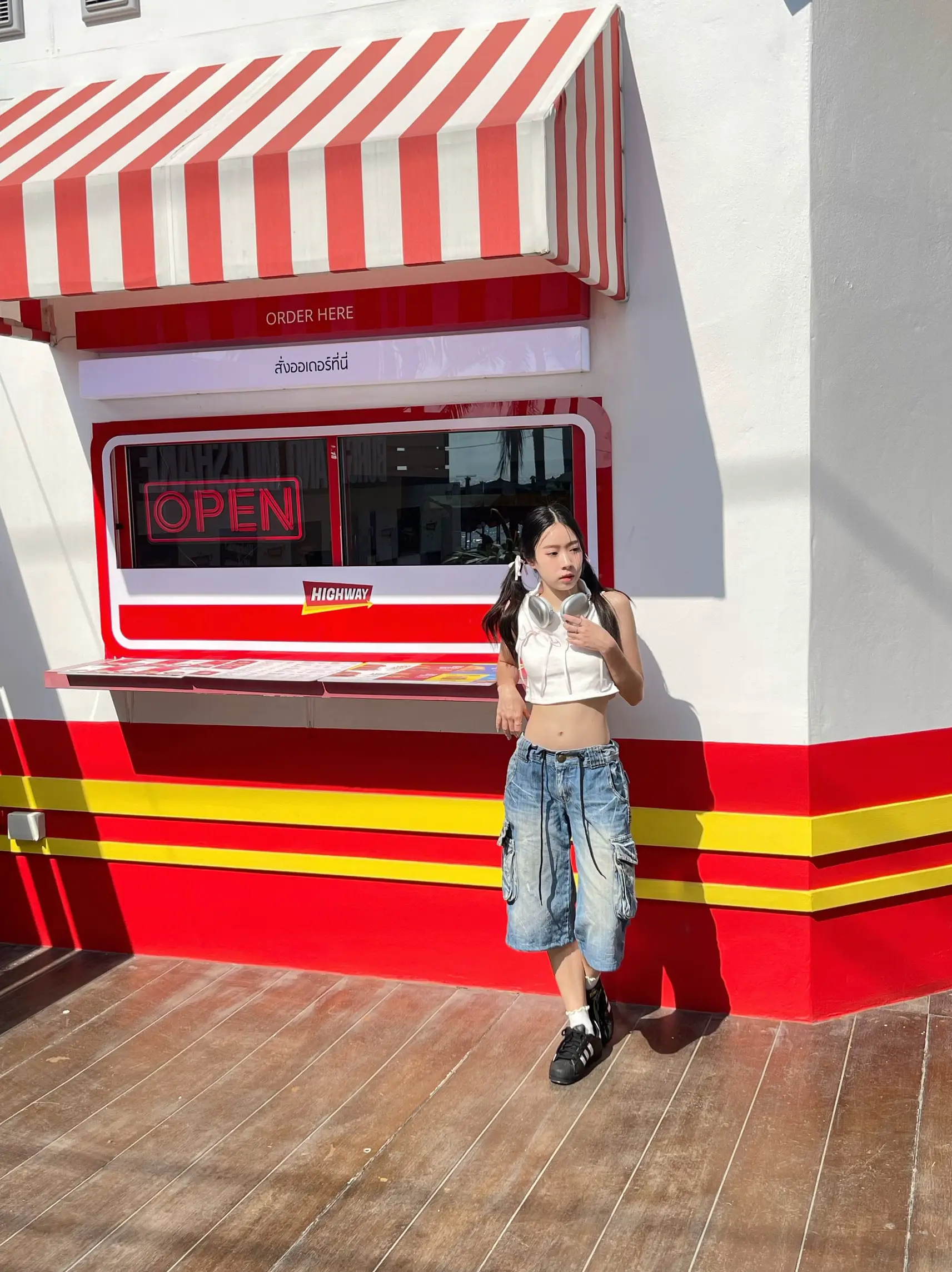 คาเฟ่ฟีลเมกาที่บางแสน🍔🥤 | แกลเลอรีที่โพสต์โดย May warit | Lemon8