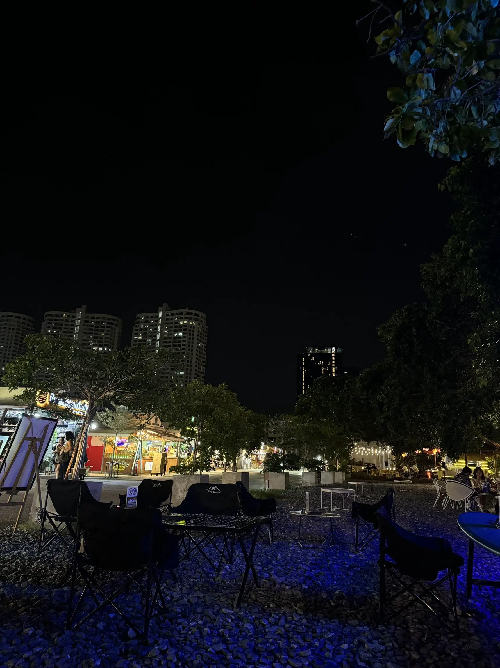 ร้านนั่งชิวฟังเพลง vibes ดีม๊าก | แกลเลอรีที่โพสต์โดย jab_lee | Lemon8