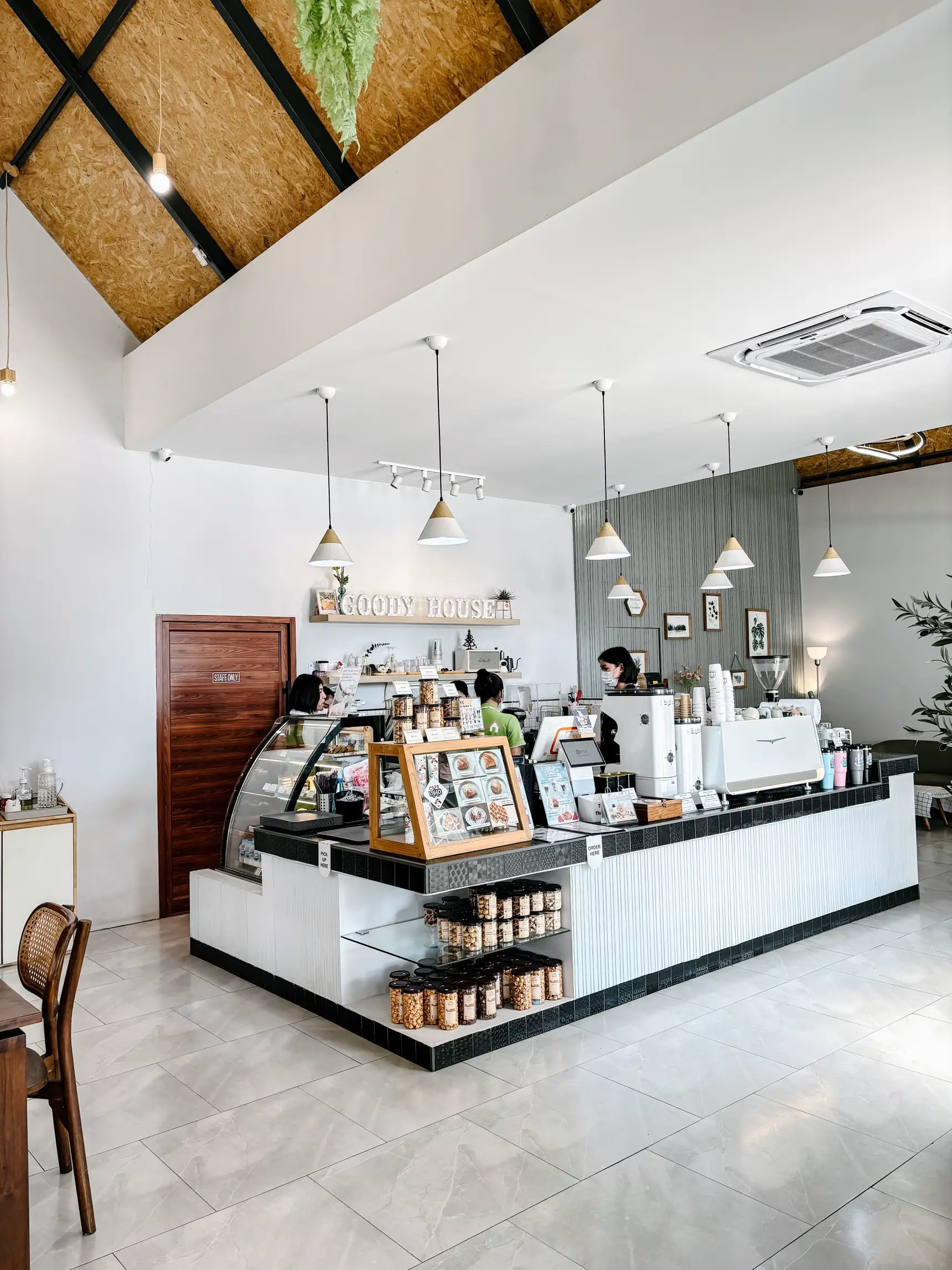 บ้านบึงคาเฟ่มินิมอล สุดคิ้วท์ 🍊☕️ | แกลเลอรีที่โพสต์โดย patchtor | Lemon8