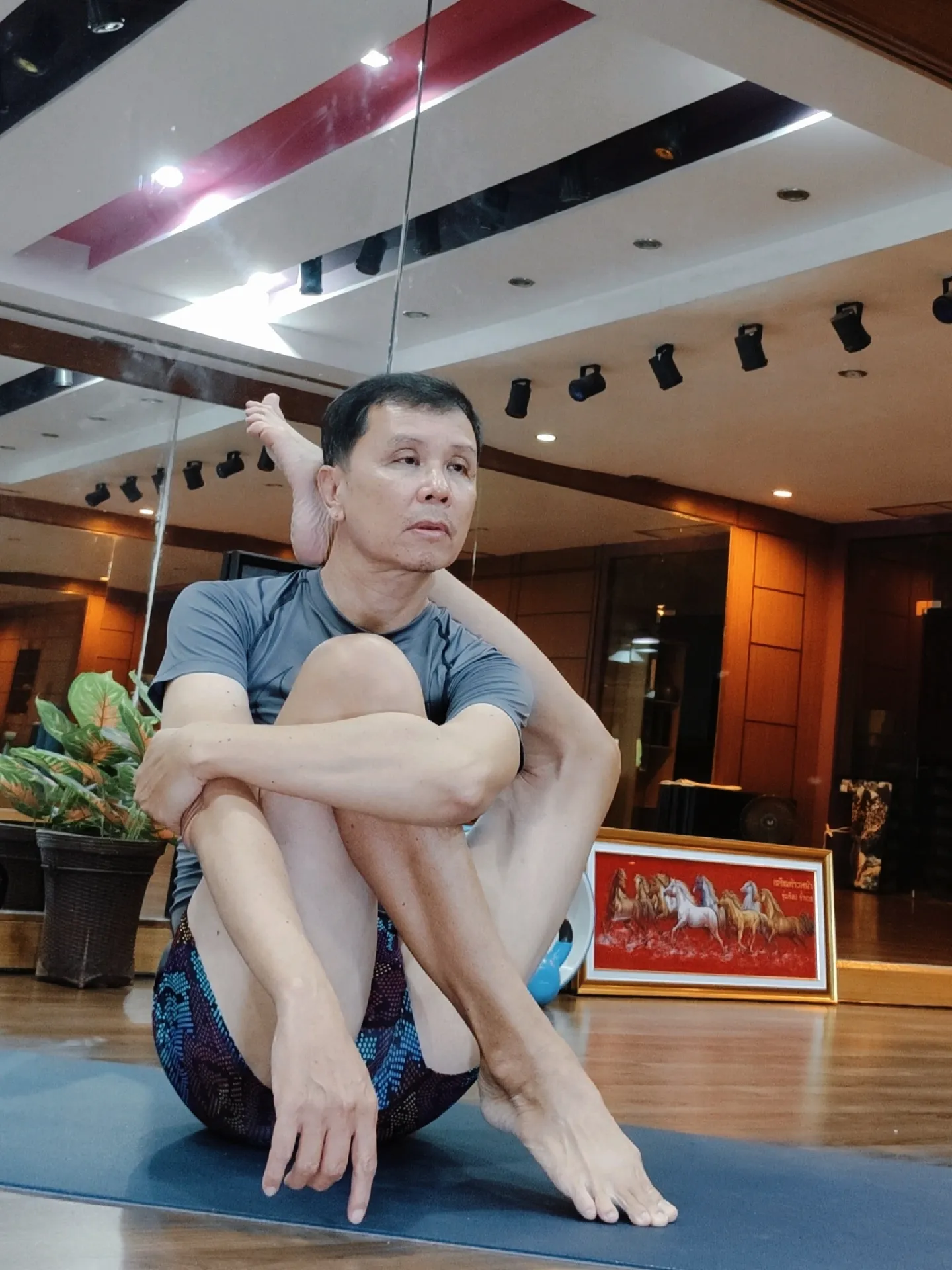 Stretches with me Narong Yoga | แกลเลอรีที่โพสต์โดย Narong Yoga | Lemon8