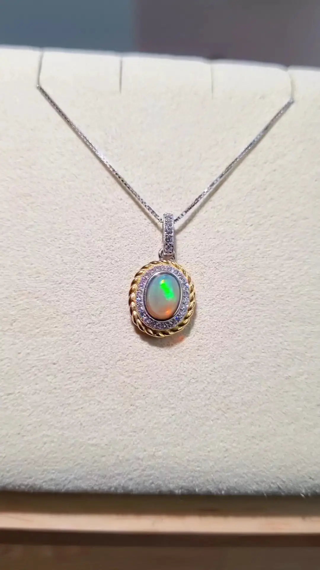 Sterling Silver Opal Necklace โอปอล อัญมณีแห่งความ | วิดีโอที่เผยแพร่โดย Maneebongkot | Lemon8