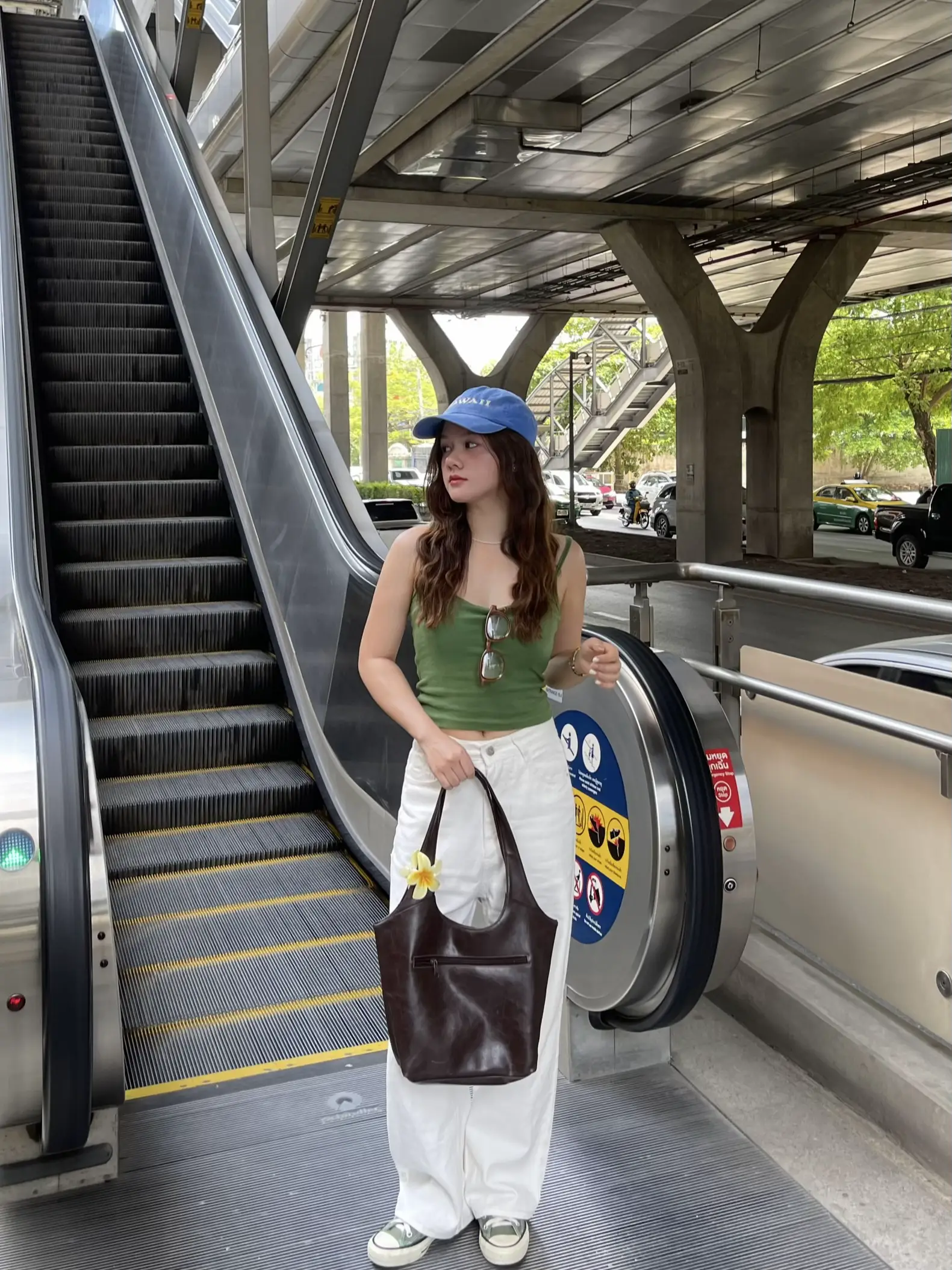 OOTD with White Jeans and Green 💚🤍 | Galeri diposting oleh pin | Lemon8