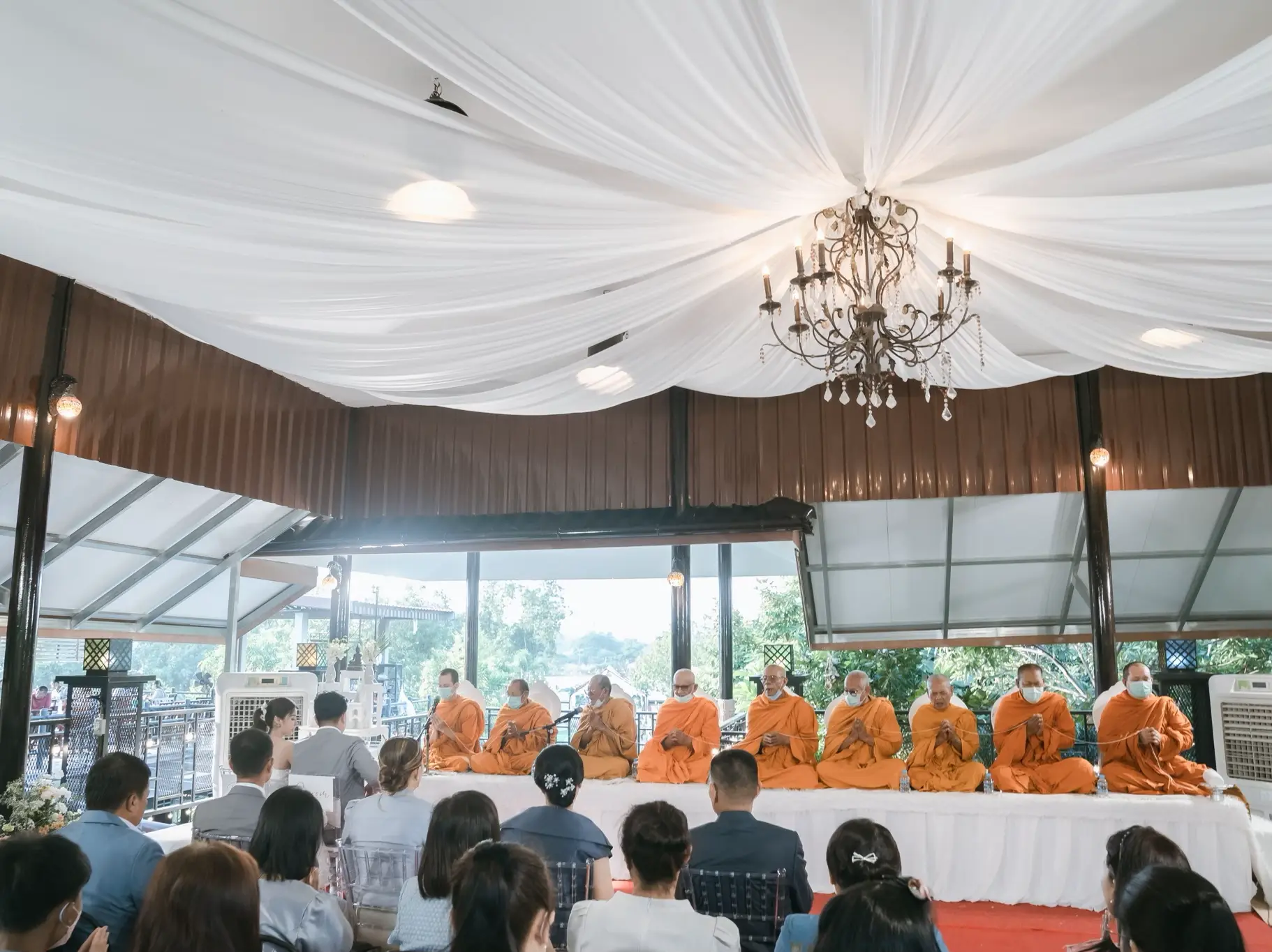 เปลี่ยนบ้านให้เป็นสถานที่จัดงานแต่ง | แกลเลอรีที่โพสต์โดย Pubpabstudio | Lemon8