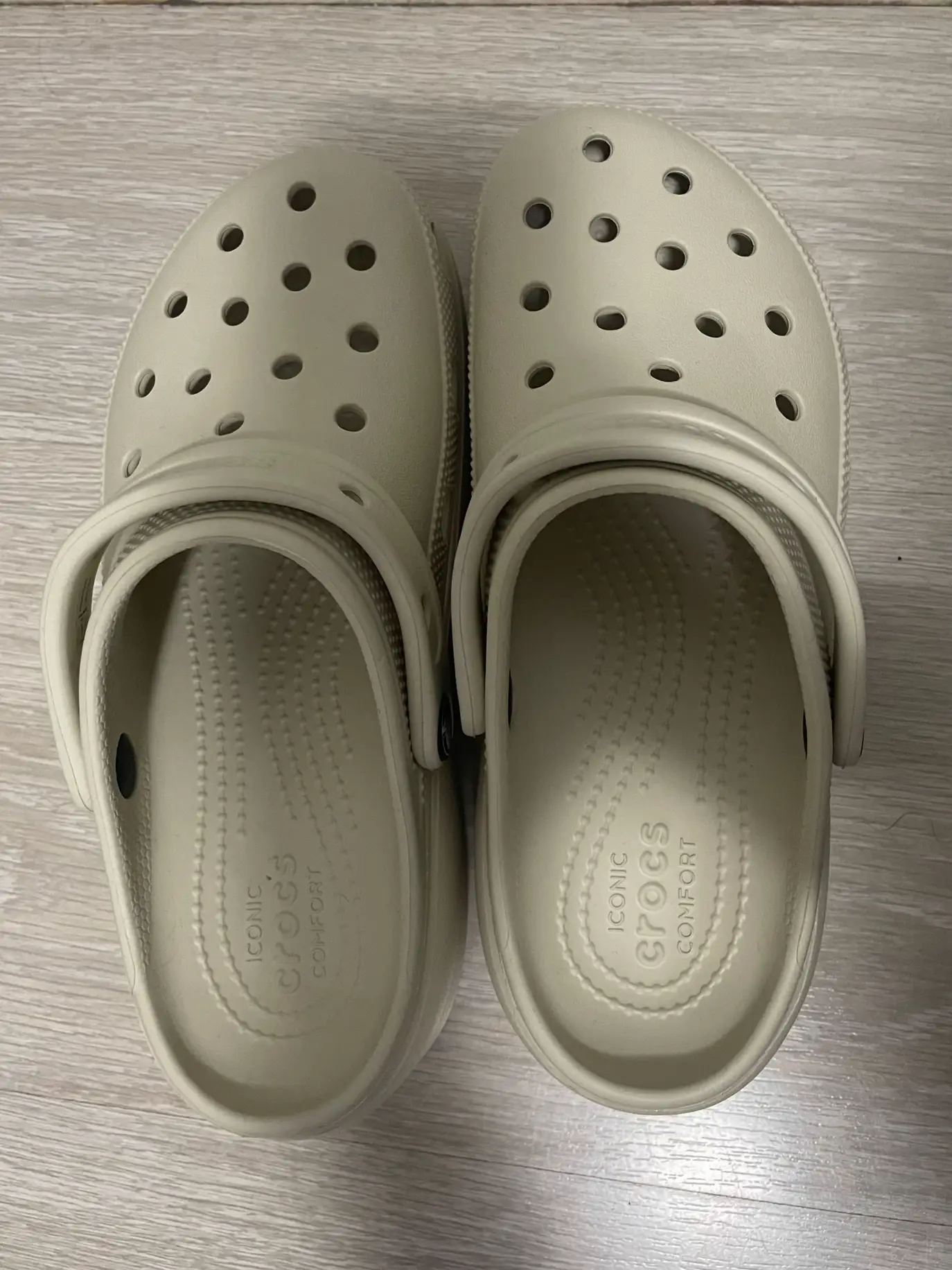 Crocs เสริมส้น🐊🧚🏼‍♀️ | แกลเลอรีที่โพสต์โดย ppppp.ik | Lemon8