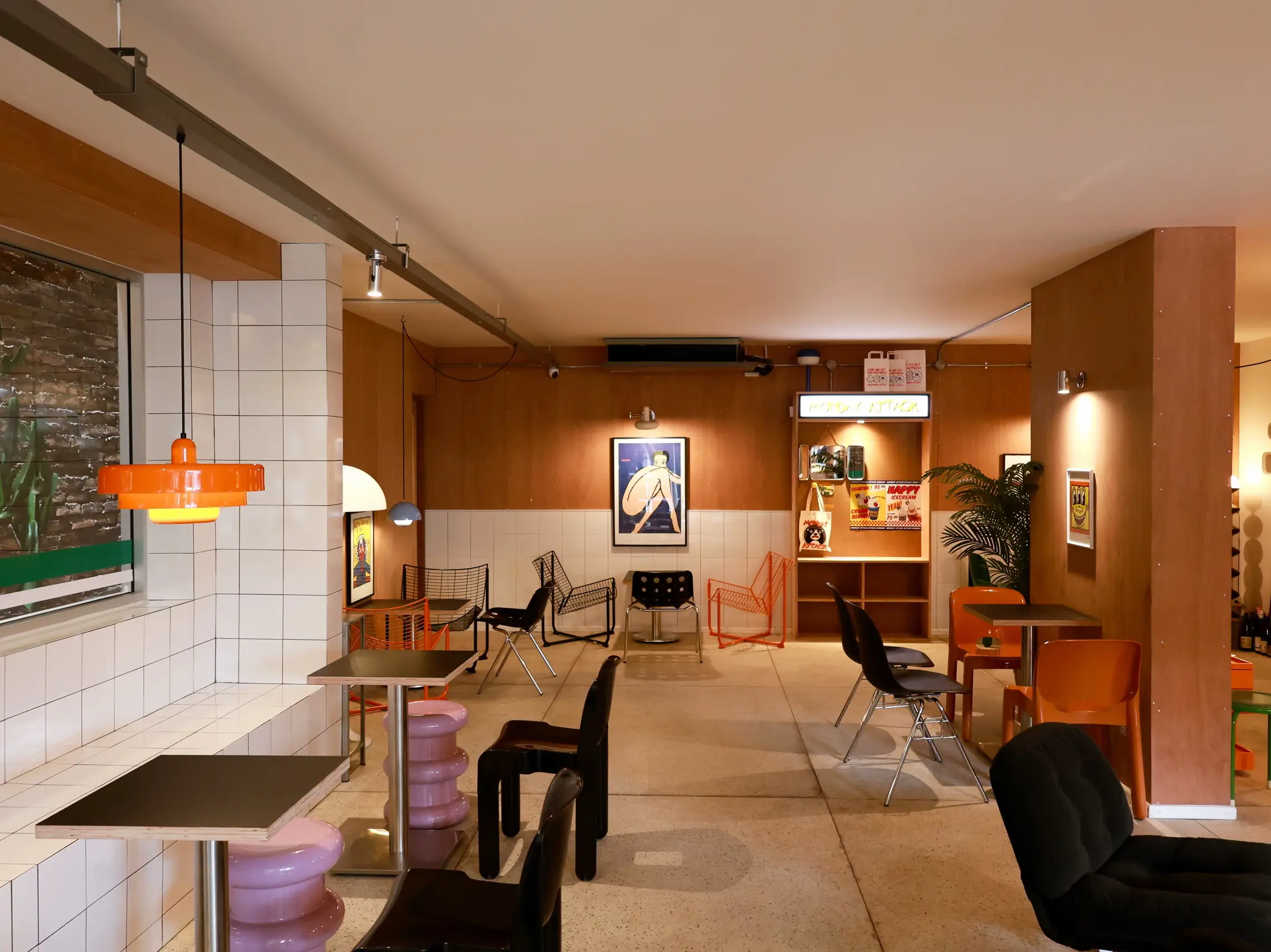 🧡คาเฟ่สุดชิคสไตล์ 90‘วินเทจ “MONDAY ATTACK” | แกลเลอรีที่โพสต์โดย May’s Journey | Lemon8