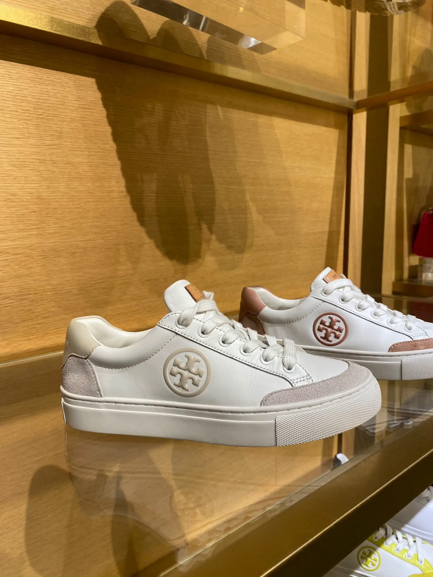 ส่องไอเท็ม TORY BURCH ที่อเมริกา🇺🇸 | แกลเลอรีที่โพสต์โดย aomchys🧚🏻‍♂️ ...