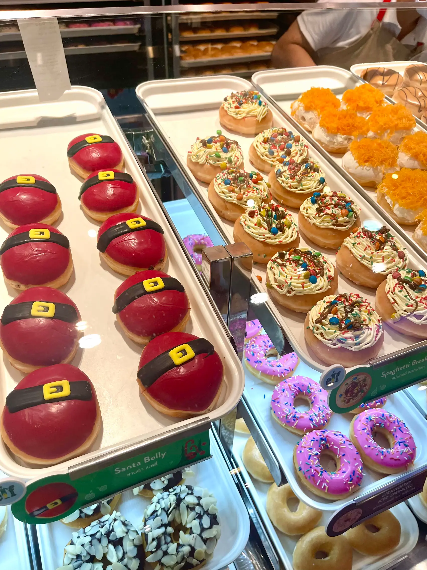 Krispy Kreme🎄รสชาติใหม่ล่าสุด | แกลเลอรีที่โพสต์โดย จีนพากิน😋 | Lemon8