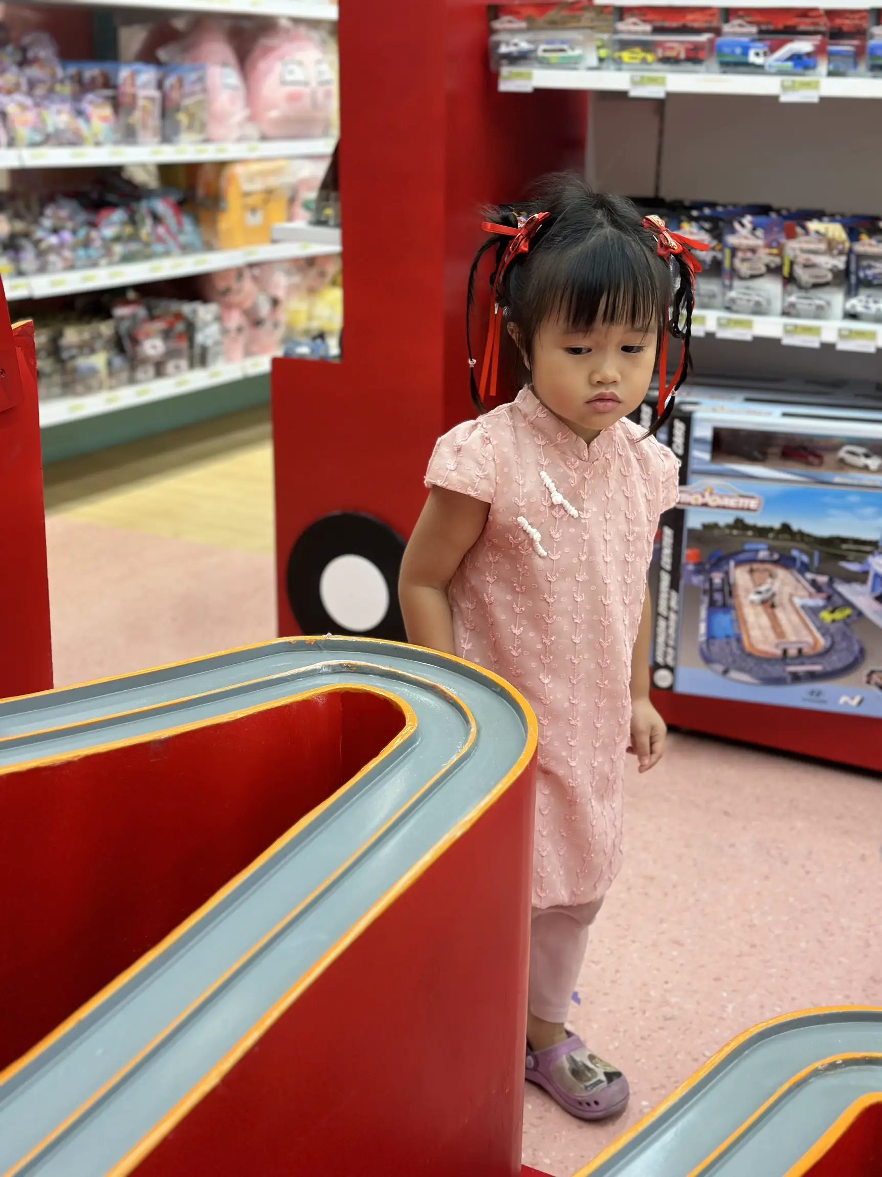 พาลูกเล่น : มุมลับร้านหนังสือ B2S Central Westgate ชั้นG | แกลเลอรีที่โพสต์โดย ไอแอมอั่งเปา | Lemon8