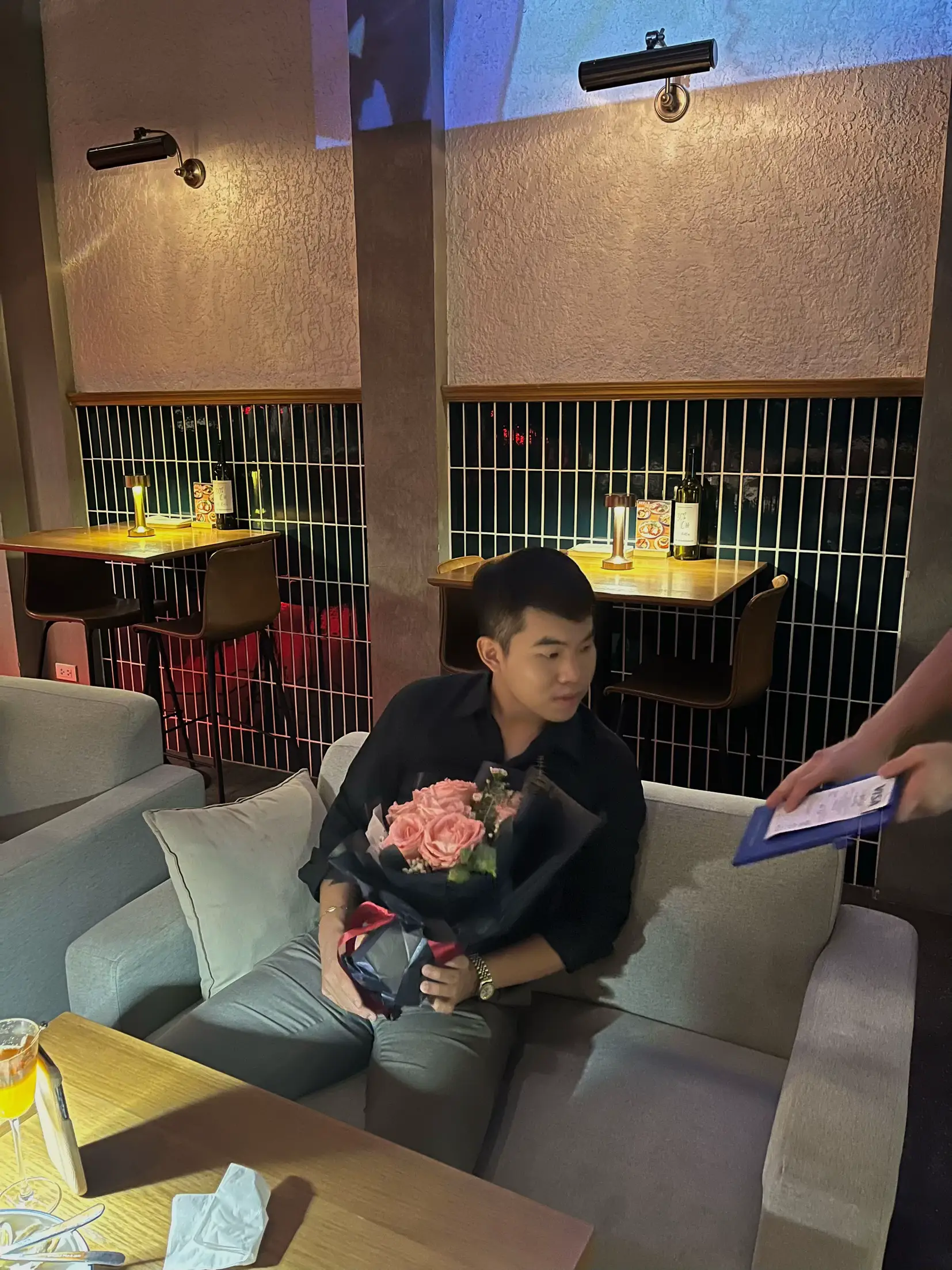 Tipsy Tuesday bar(ไม่ลับ) ย่านสุขุมวิท💋💋🥂 | แกลเลอรีที่โพสต์โดย moay | Lemon8