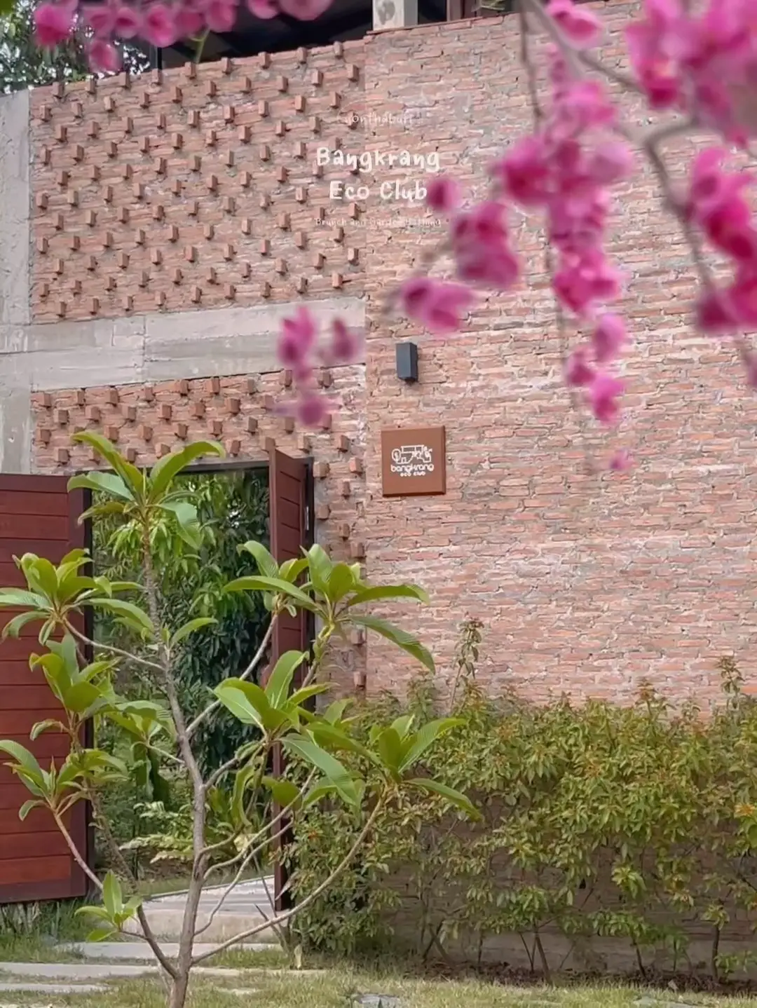 🌳☕️คาเฟ่บ้านสวนเปิดใหม่นนทบุรี บรรยากาศดีมาก | วิดีโอที่เผยแพร่โดย TripTamJai | Lemon8