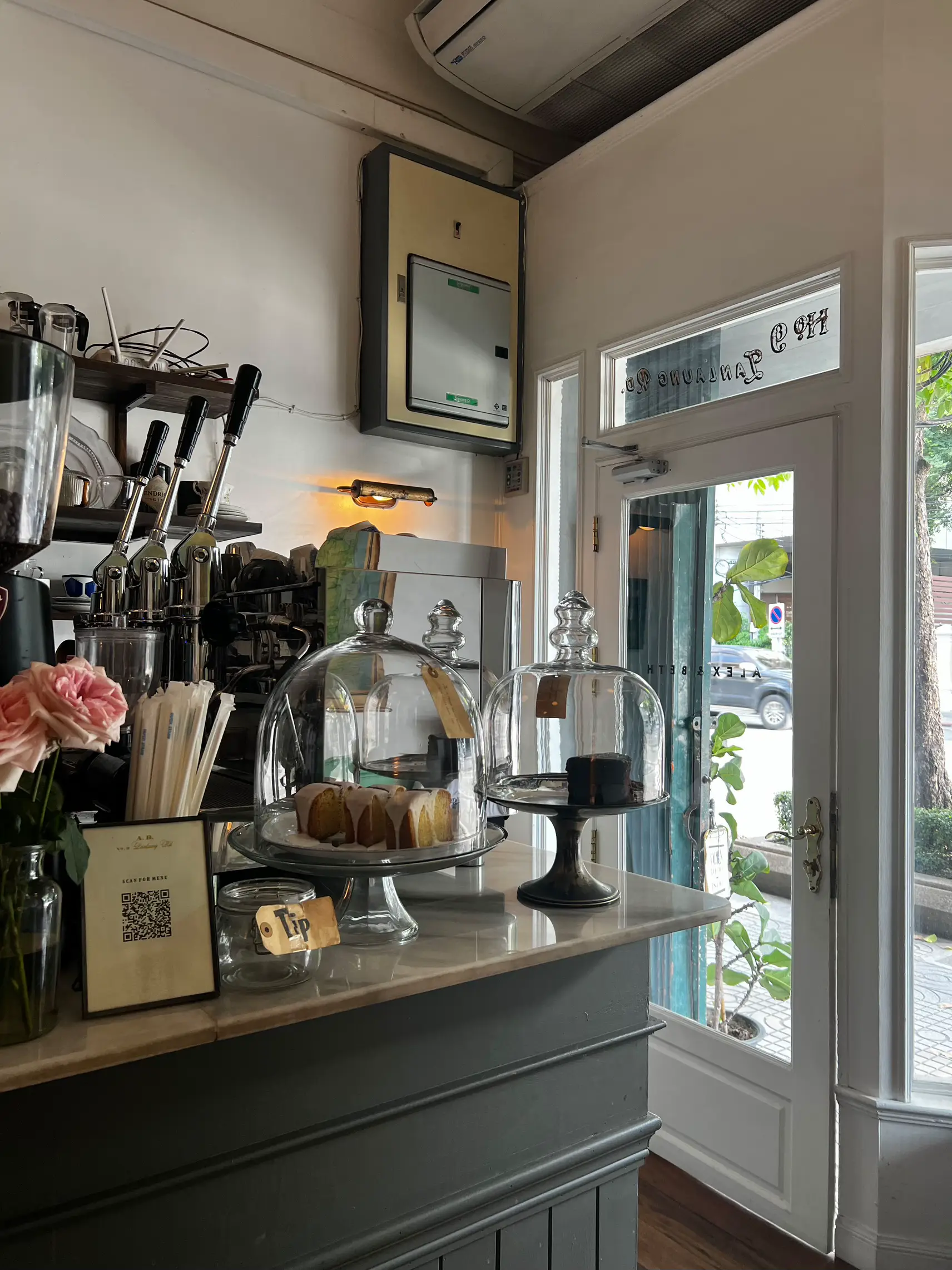 Alex & Beth BKK | จิบชายามบ่ายสไตล์ผู้ดีอังกฤษ🏴󠁧󠁢󠁥󠁮󠁧󠁿 | แกลเลอรีที่ ...