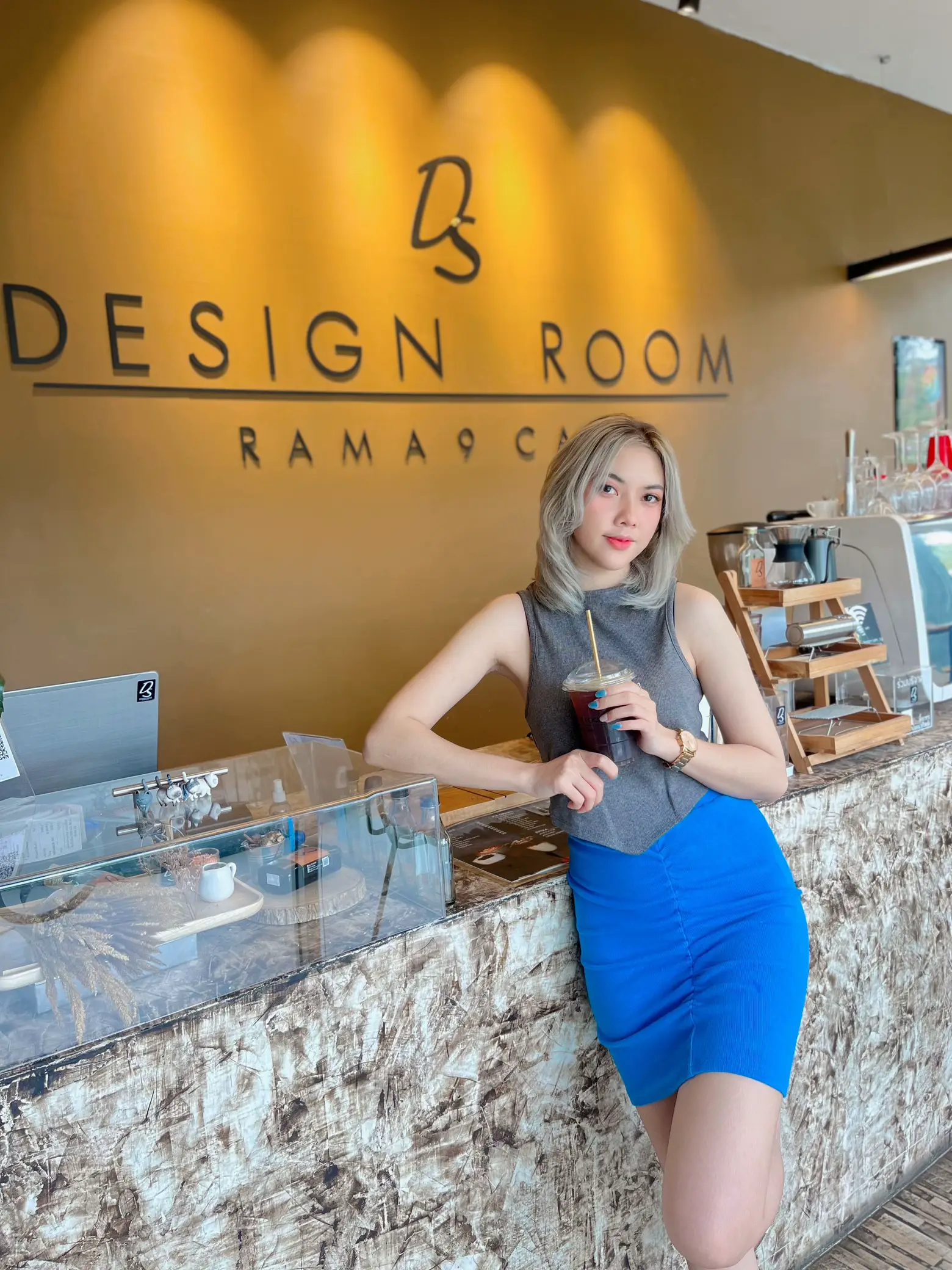 กระโปรงน้ำเงิน เสื้อสีเทา 🤍🤍 | แกลเลอรีที่โพสต์โดย Minnie | Lemon8