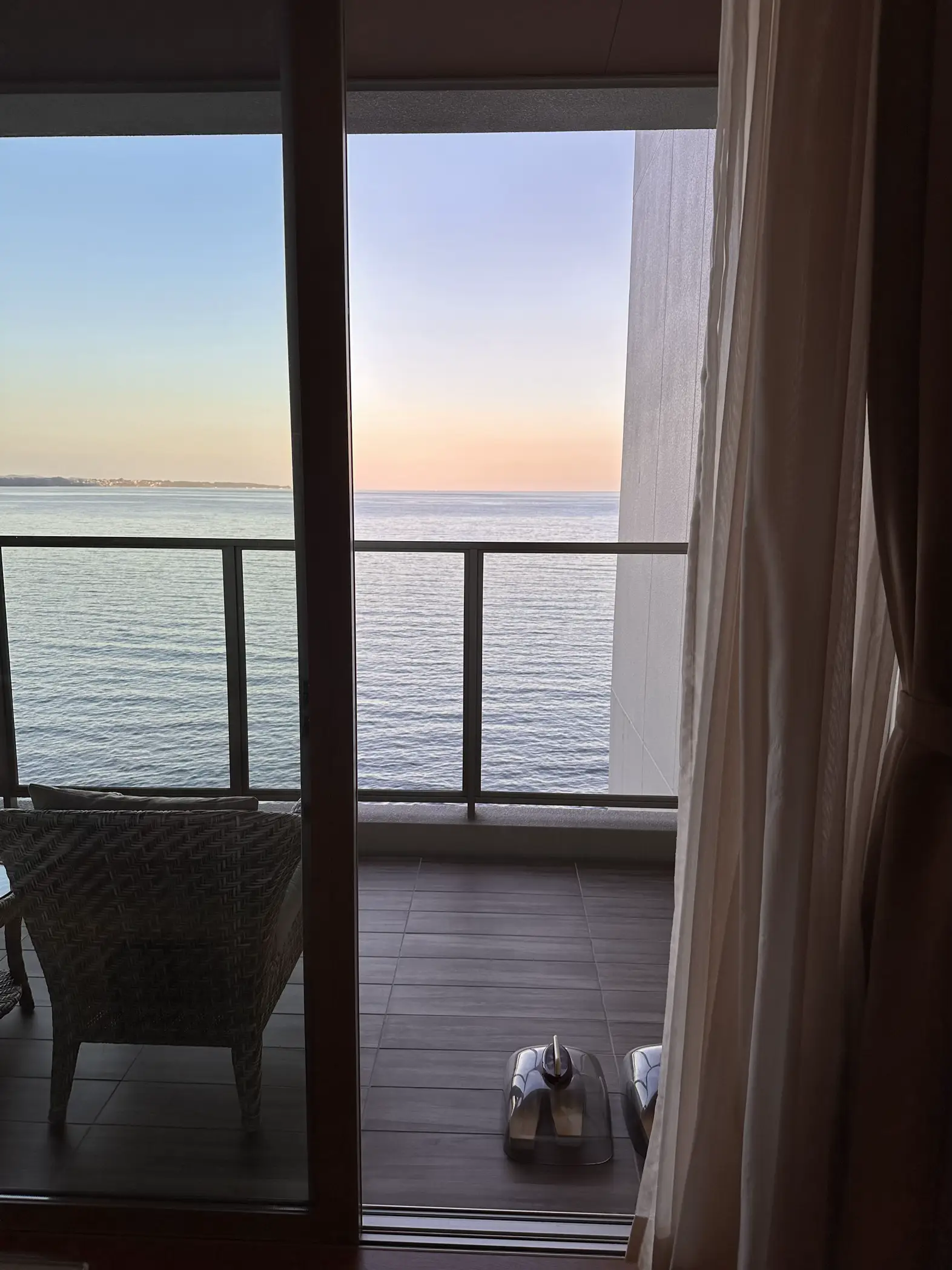 Our onsen experience with a sunset view 😍 | Gallery posted by Sunnysightsee | Lemon8