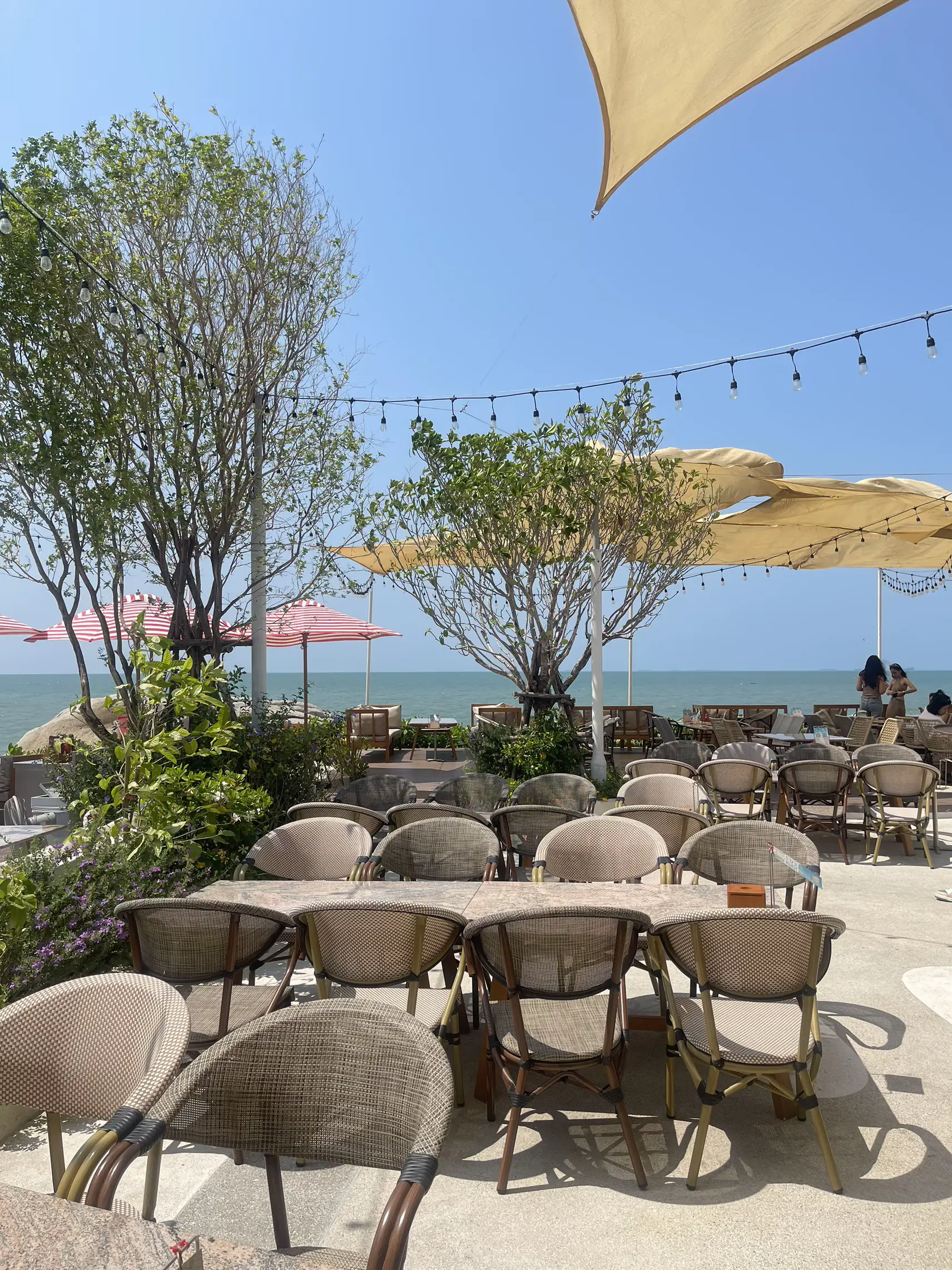 The Moment beach house restaurant | แกลเลอรีที่โพสต์โดย Aris | Lemon8