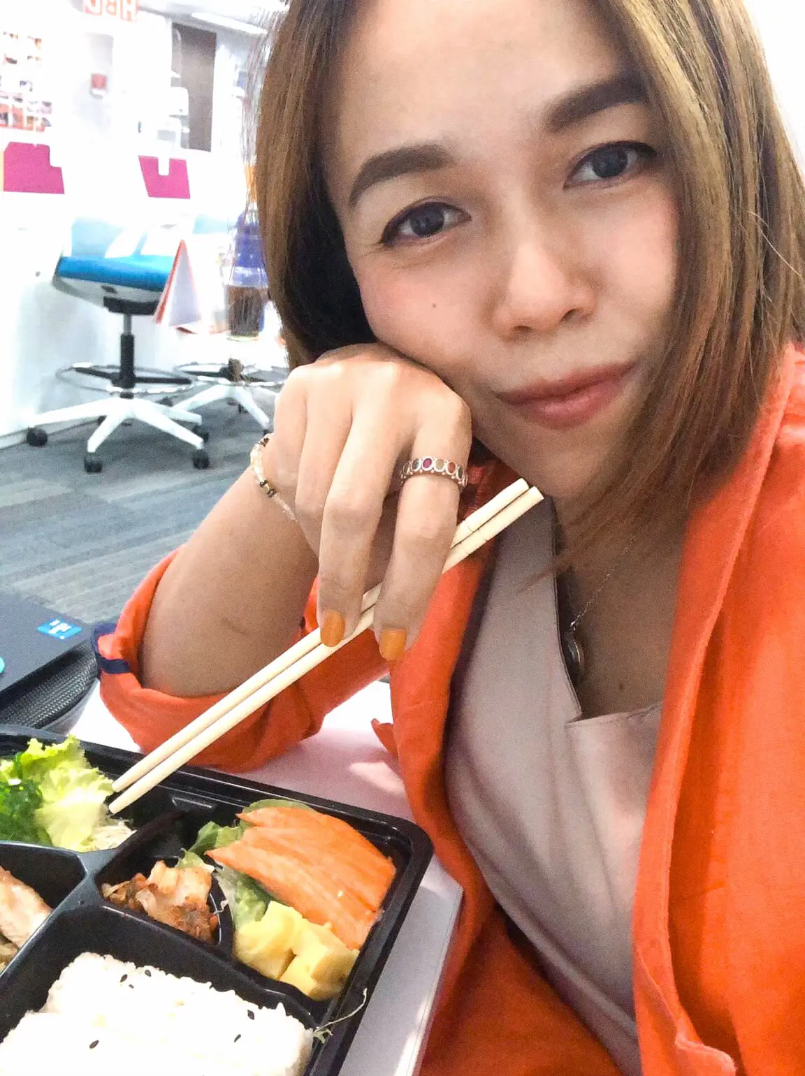 ชุดเบนโตะ ร้านนี้อร่อยมาก ออฟฟิตสั่งมาให้ทานวันประชุมใหญ่ | แกลเลอรีที่โพสต์โดย Aom_789♾️ | Lemon8