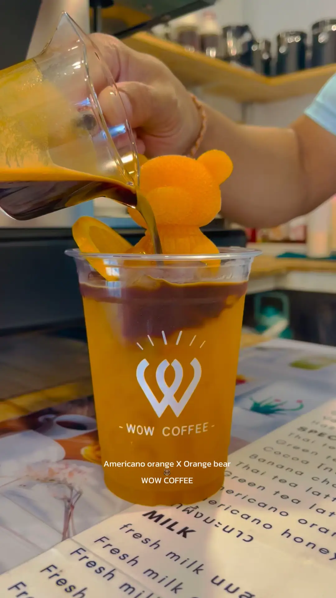 หมีส้มกับอเมริกาโน่ส้ม อร่อยเข้ากันสุดๆ 🥰 | วิดีโอที่เผยแพร่โดย WOW COFFEE | Lemon8