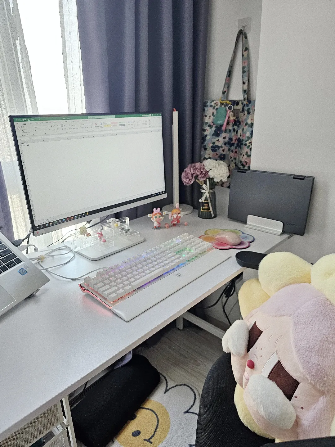 จัดโต๊ะคอม WFH | แกลเลอรีที่โพสต์โดย PanunPanun | Lemon8