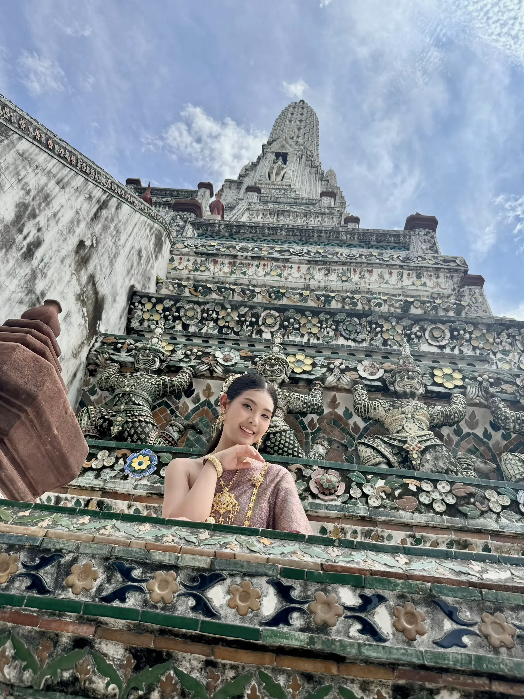 ชุดไทยเที่ยววัดอรุณครั้งแรกในชีวิตงบเท่าไหร่? | แกลเลอรีที่โพสต์โดย WAAN | Lemon8