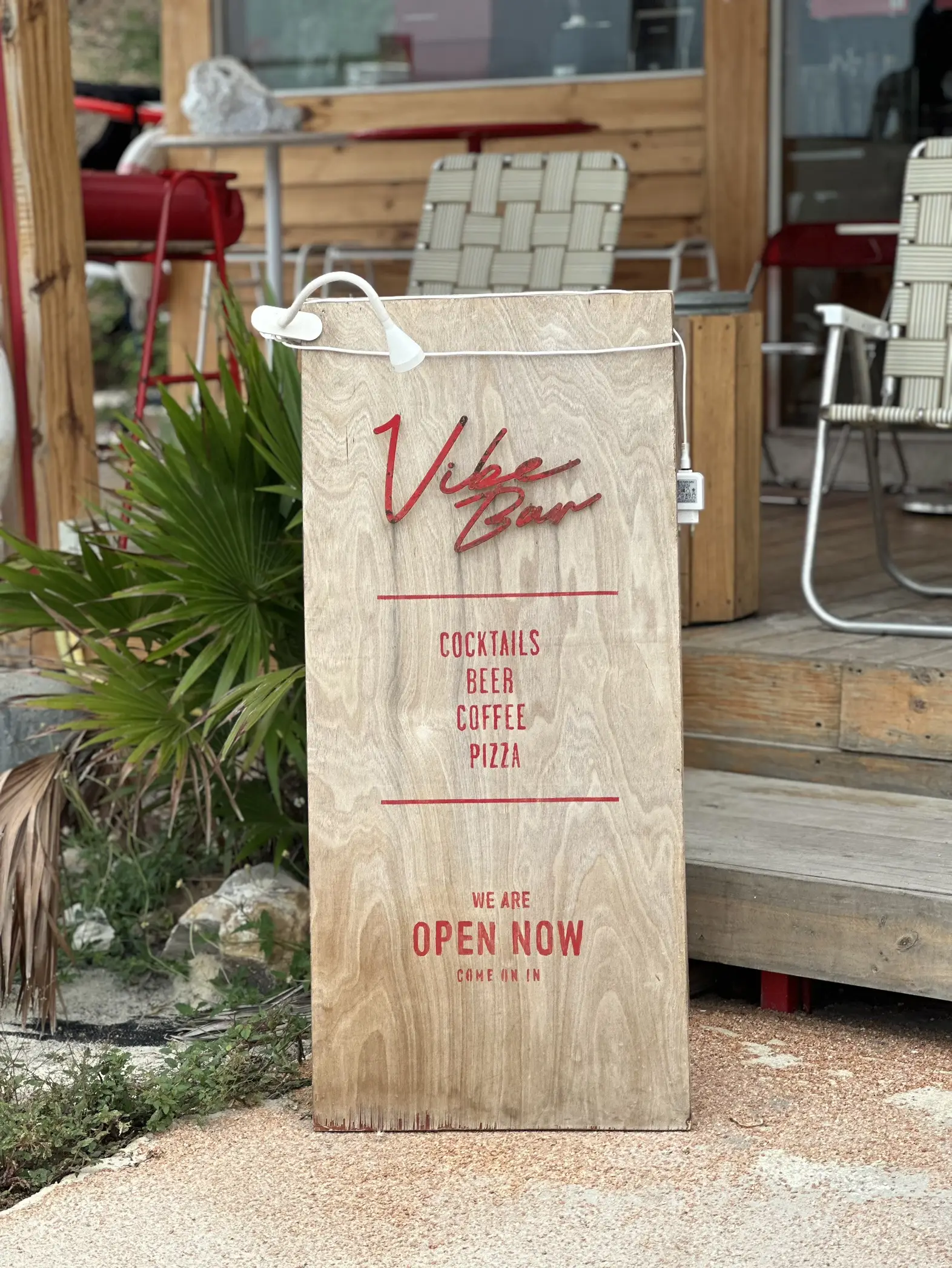 VIBE BAR คาเฟ่เกาะล้าน โลนี้ถ่ายรูปปัง 📸 | แกลเลอรีที่โพสต์โดย Paii🧸 ...