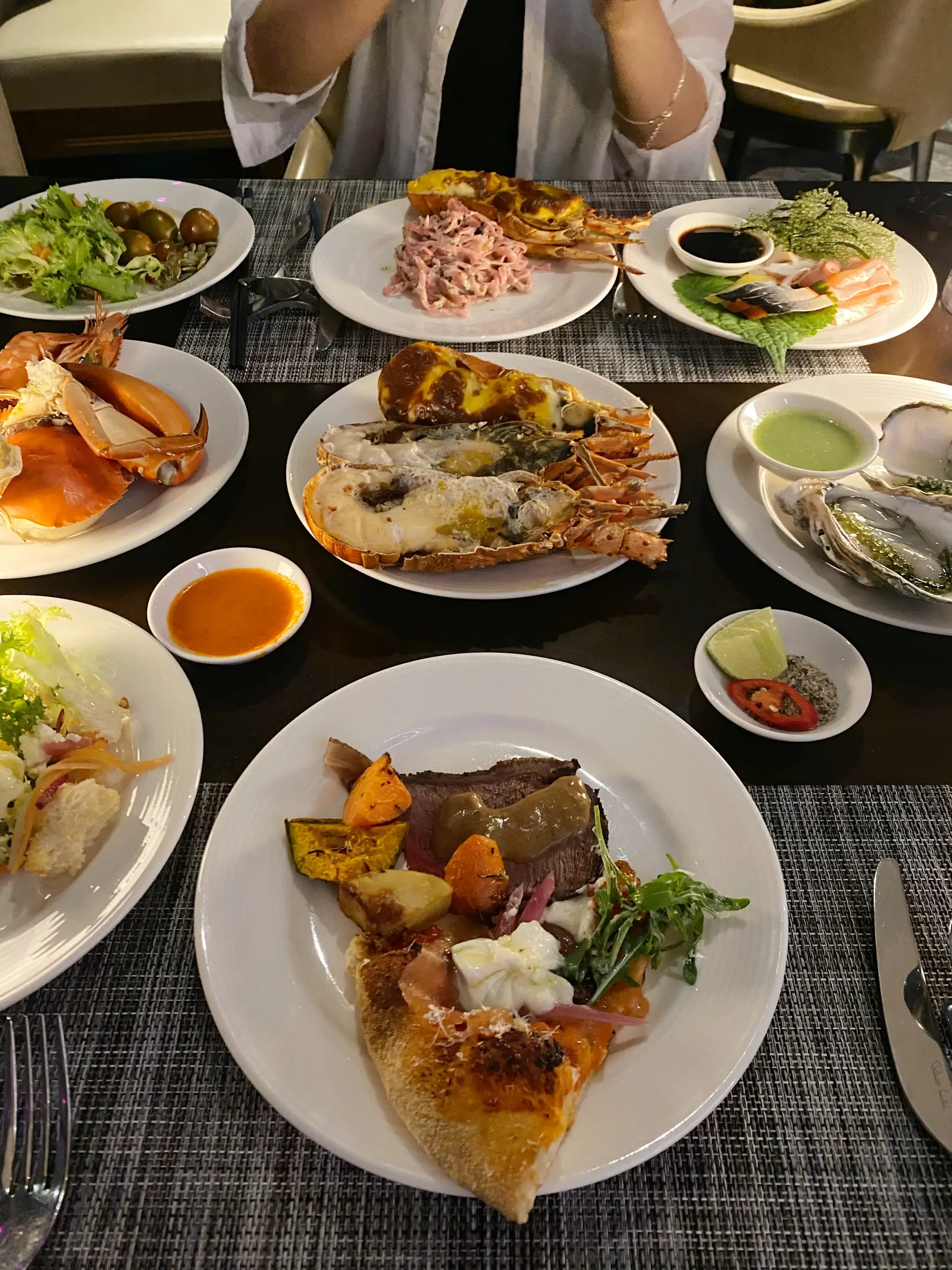 BUFFET SANG CHẢNH TRÊN TẦNG 66 LANDMARK 81 | Bộ sưu tập do Chan Chan ...