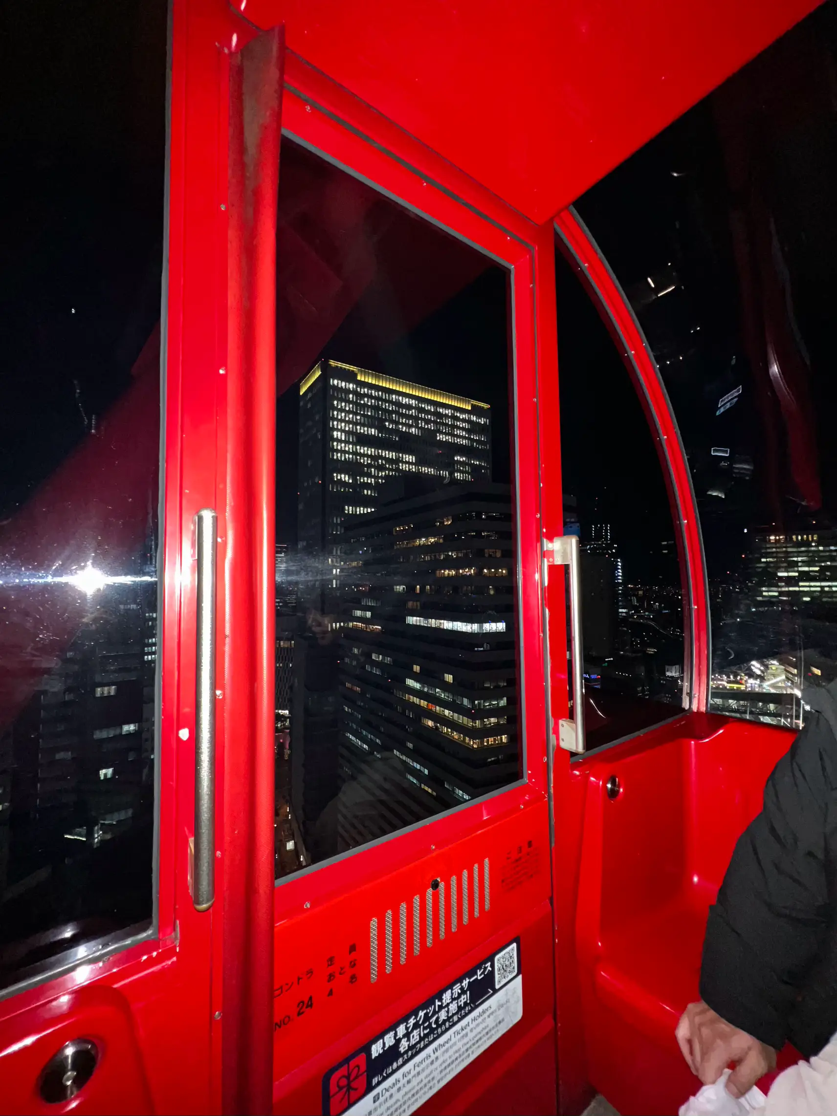 Hep Five Ferris Wheel | ชิงช้าสวรรค์แดงย่าน Umeda | แกลเลอรีที่โพสต์โดย Tiwa | Lemon8