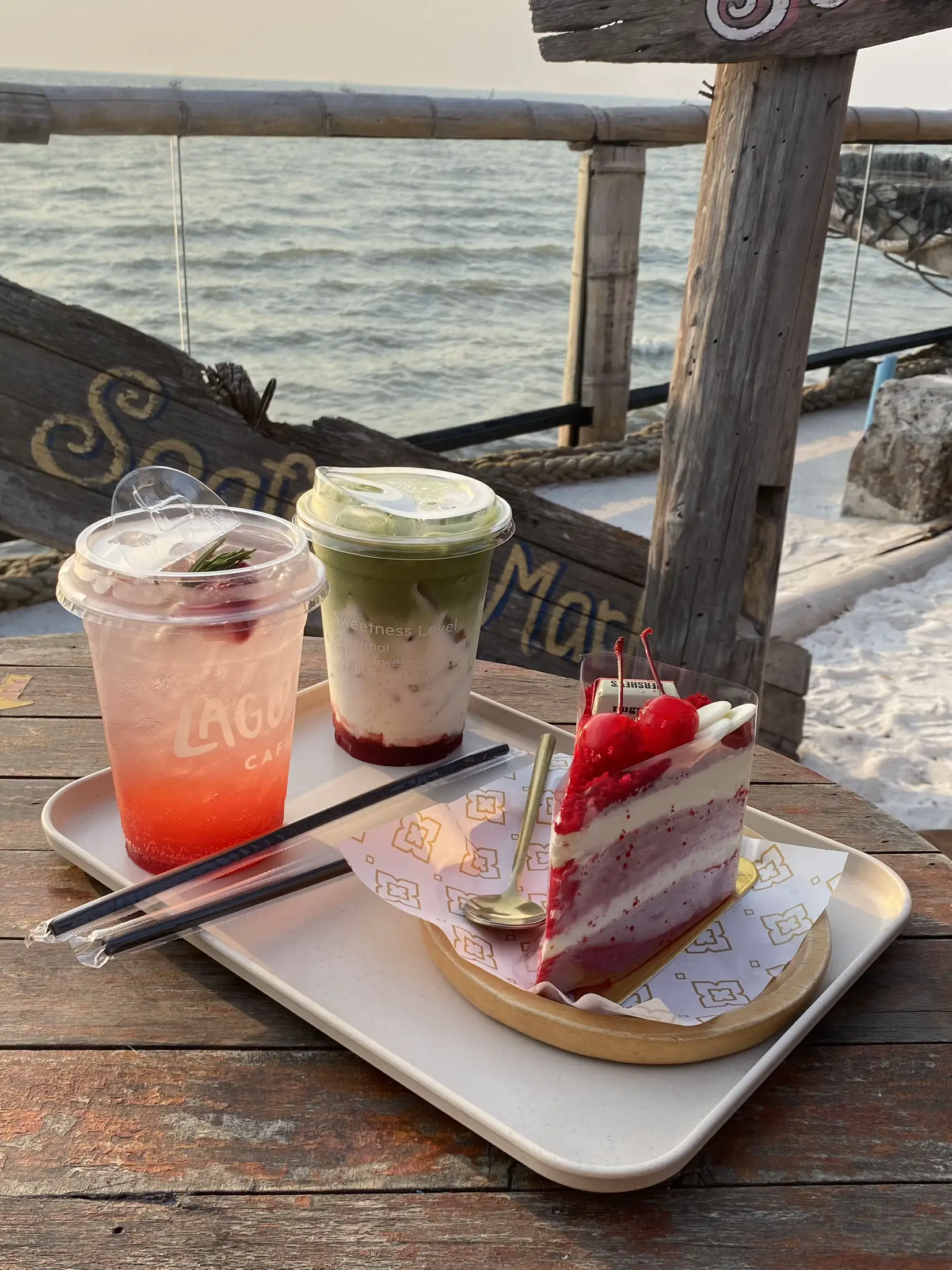 Laguna Café Bangsaen : ลากูน่า คาเฟ่ บางแสน 🛖 | แกลเลอรีที่โพสต์โดย falim | Lemon8