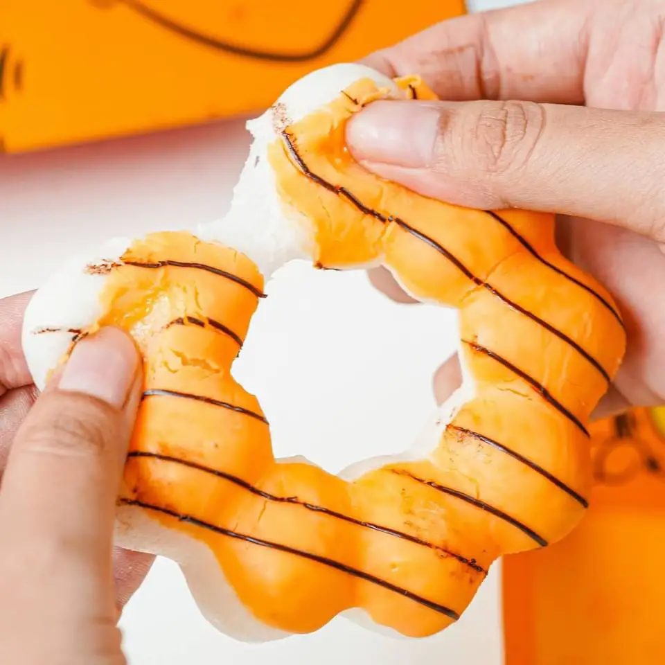 Mister Donut x Garfield🐈🍊 | แกลเลอรีที่โพสต์โดย กินหนม | Lemon8
