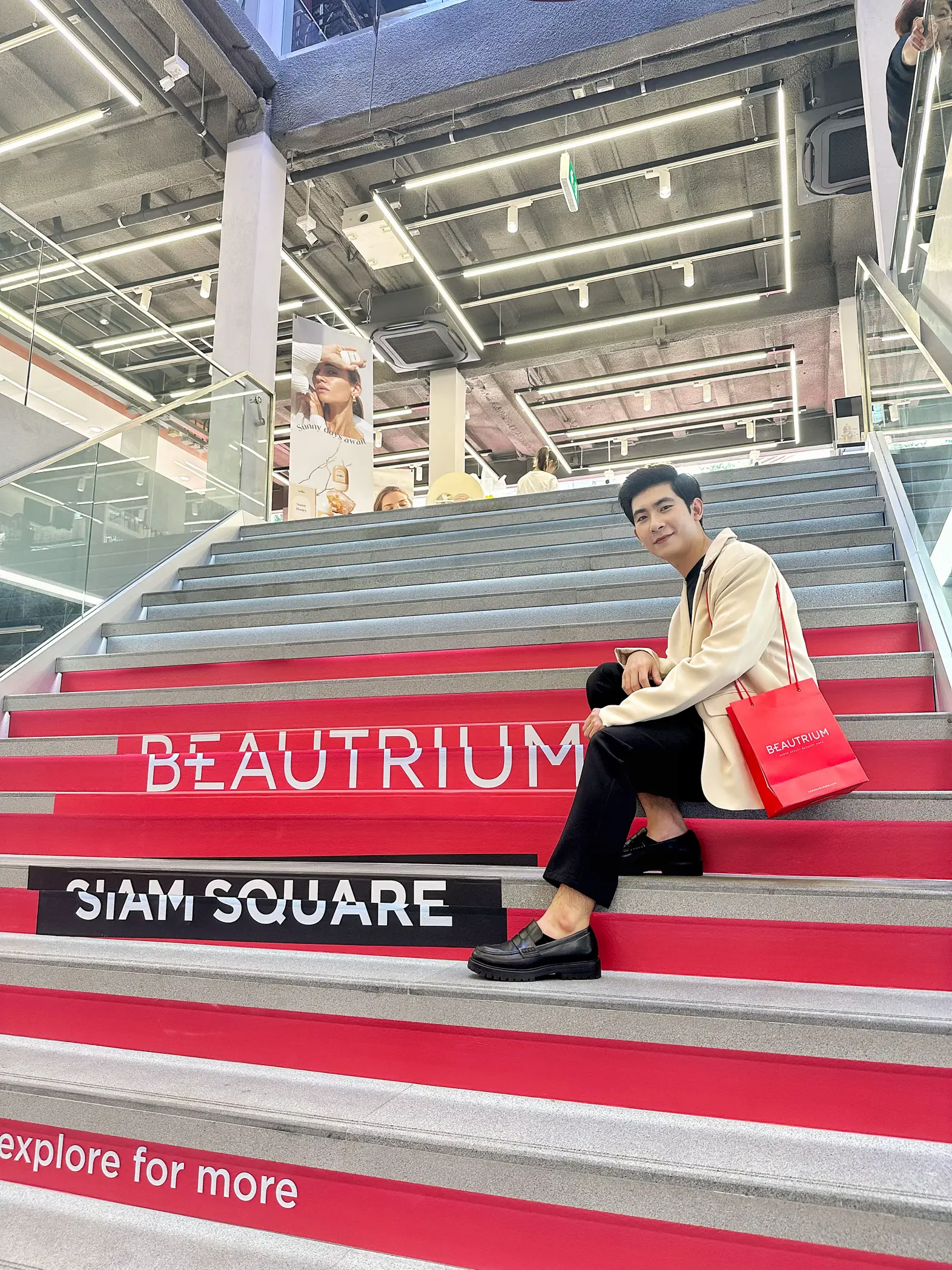พาทัวร์ Sollie Pop-Up Store @BEAUTRIUM Siam Square | Gallery posted by Wanvismo | Lemon8
