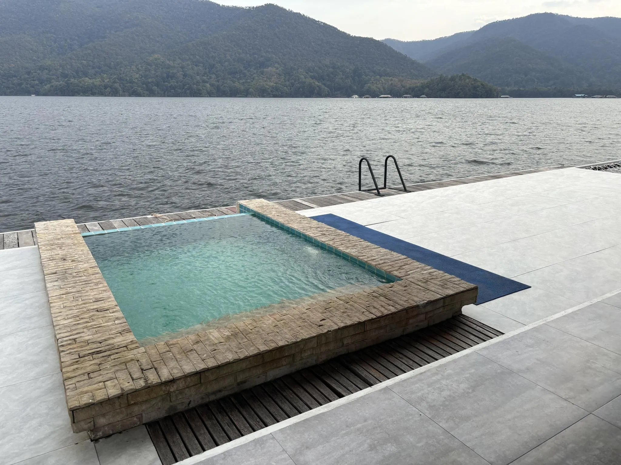 ลอยภิรมย์ เชียงใหม่ | แกลเลอรีที่โพสต์โดย mountain float | Lemon8