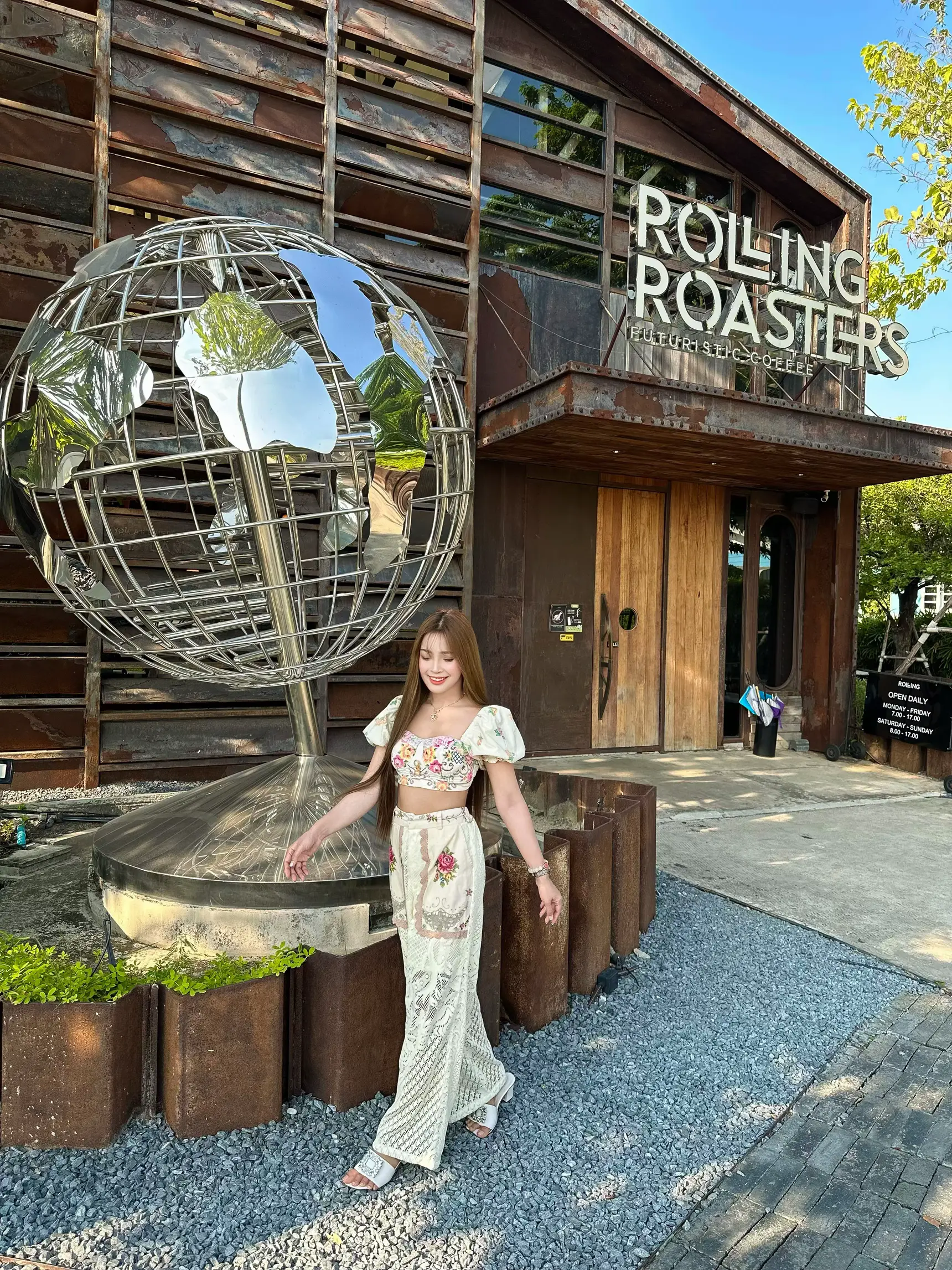 คาเฟ่โกงแสง ย่านพุทธมณฑลสาย 4 “Rolling Roasters” 🌐 | แกลเลอรีที่โพสต์โดย Chomistrygirl | Lemon8
